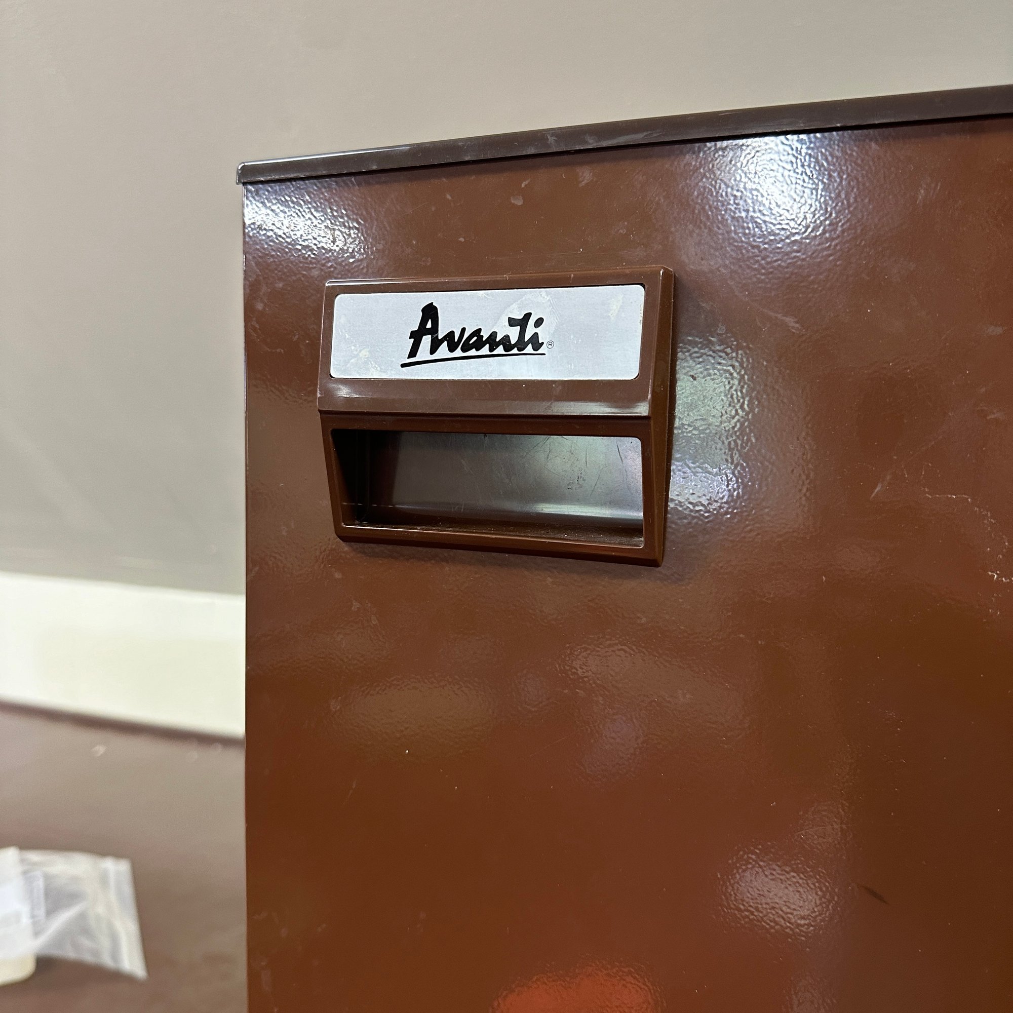 Avanti Mini Fridge (Garage Up) #66630 | Auctionninja.com