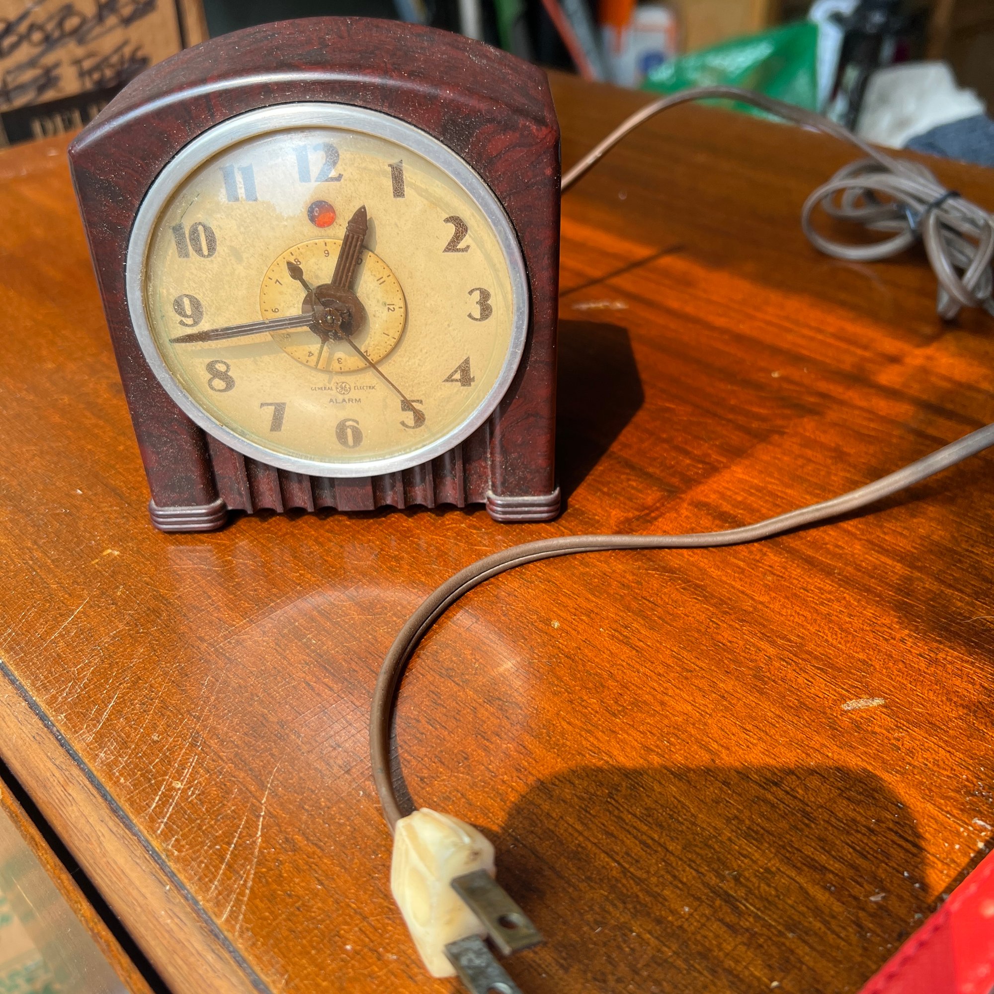 Vintage Plug-in Clock (LA) #62669 | Auctionninja.com
