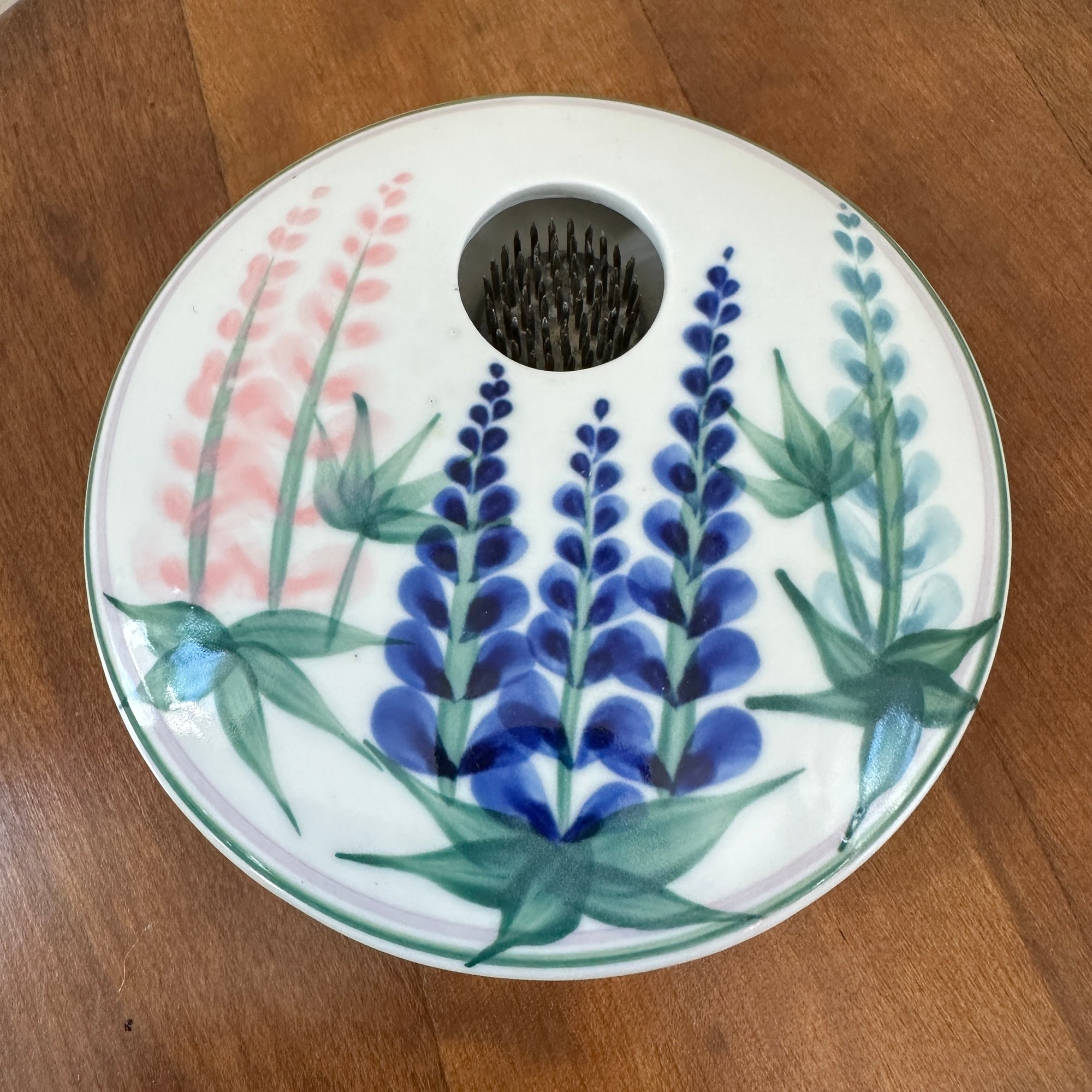 Signed Flower Frog Vase (LR) #66495 | Auctionninja.com