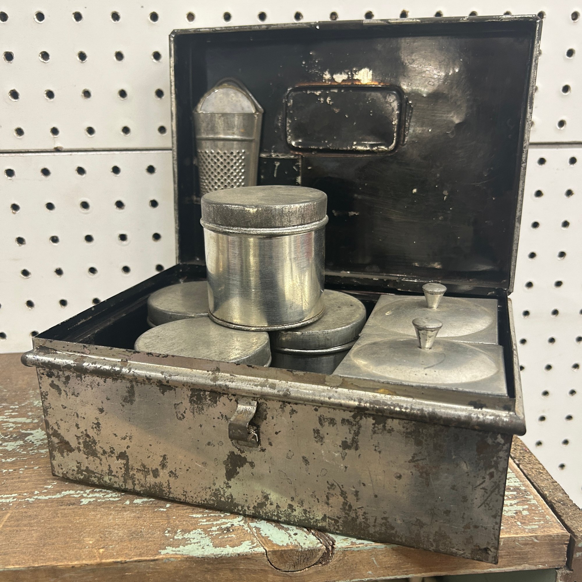 Metal Spice Box With Containers (L2) #78858 | Auctionninja.com