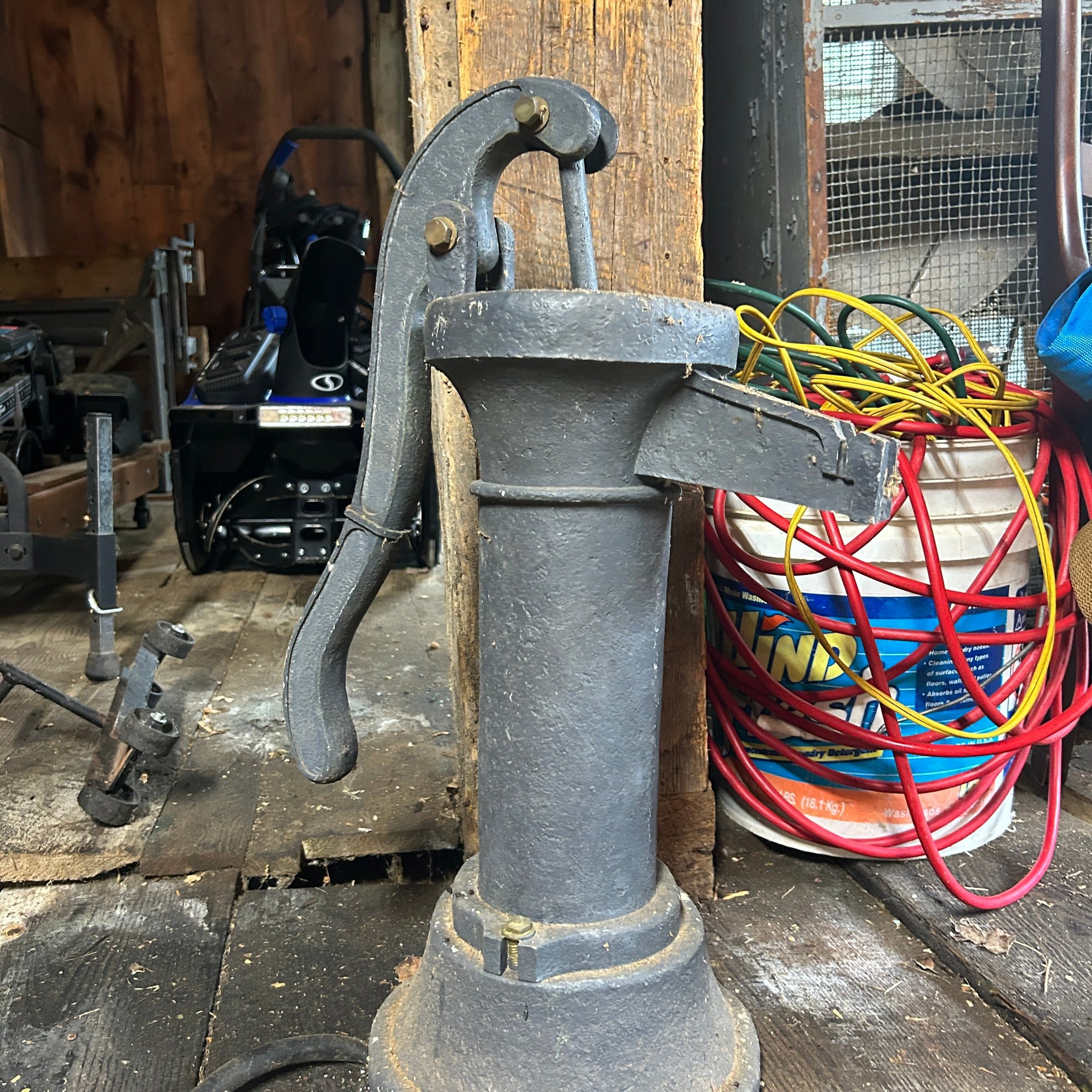 Well Water Pitcher Pump (Barn) #99794 | Auctionninja.com