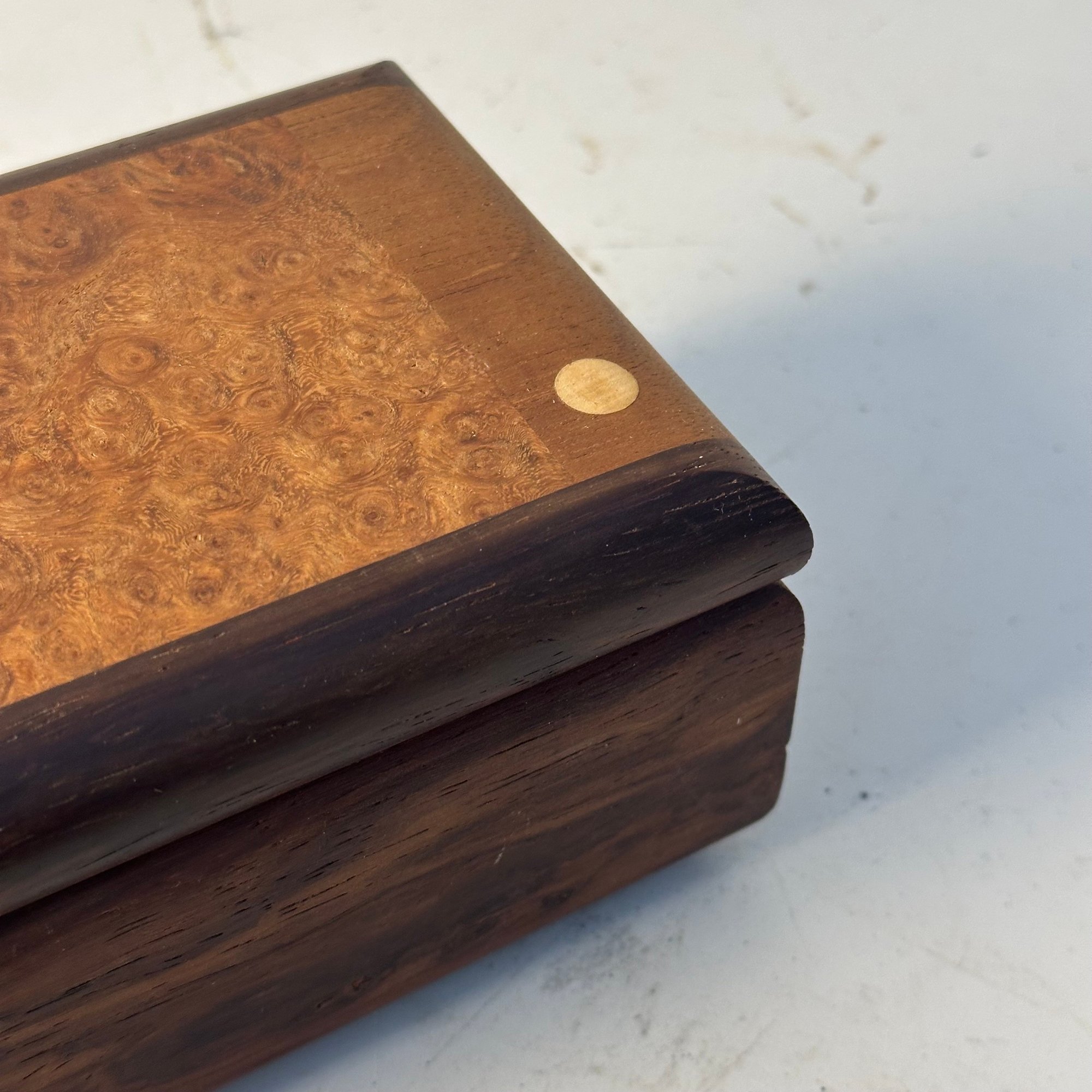 Burl Wood Swivel Lid Box #119577 | Auctionninja.com