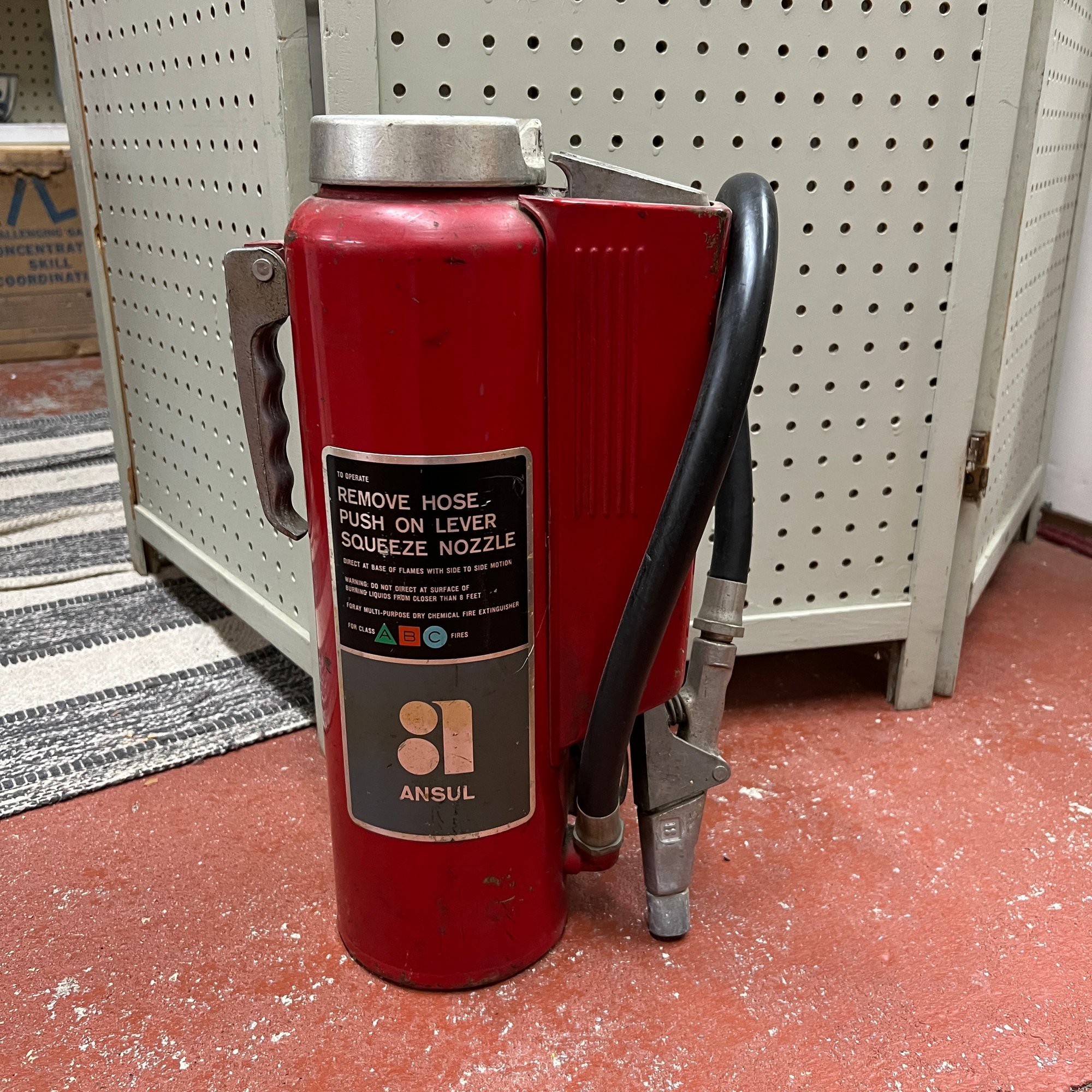 Vintage Ansul Fire Extinguisher (L1) #78960 | Auctionninja.com