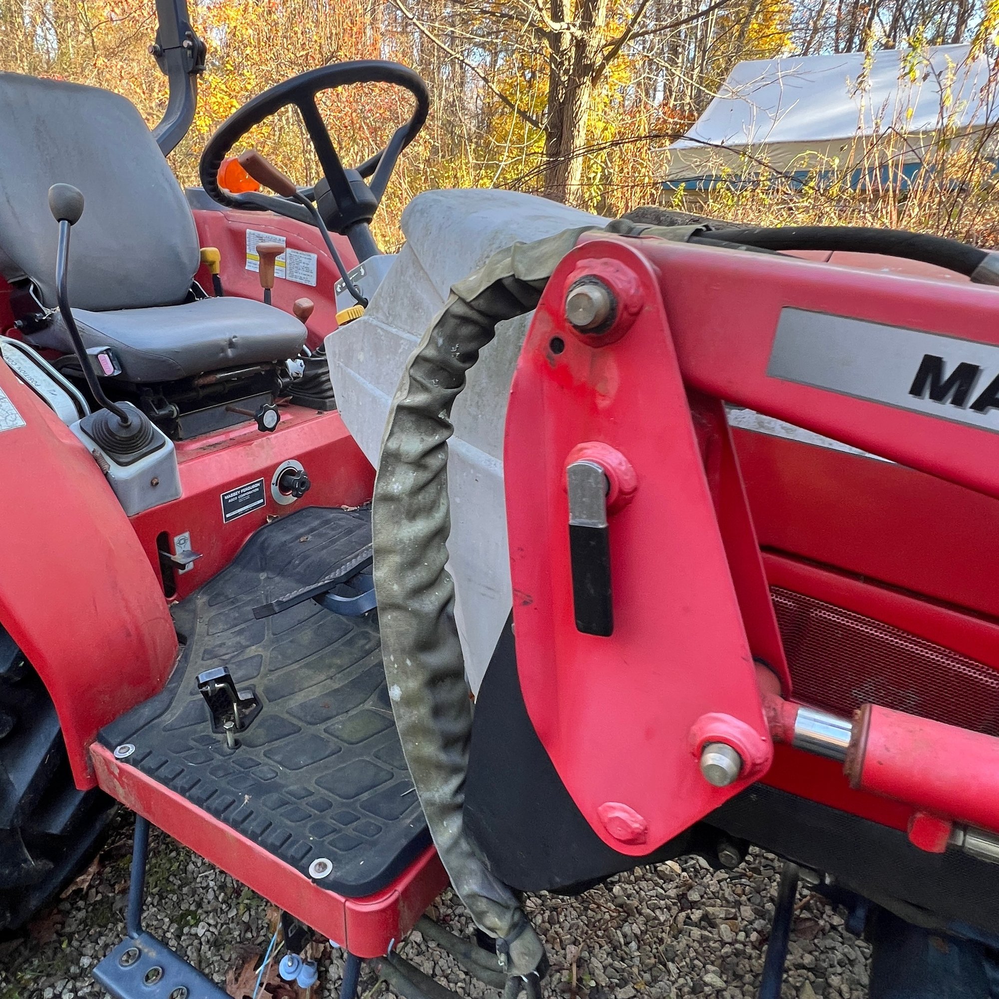 Massey-ferguson 1525 Tractor #119271 | Auctionninja.com