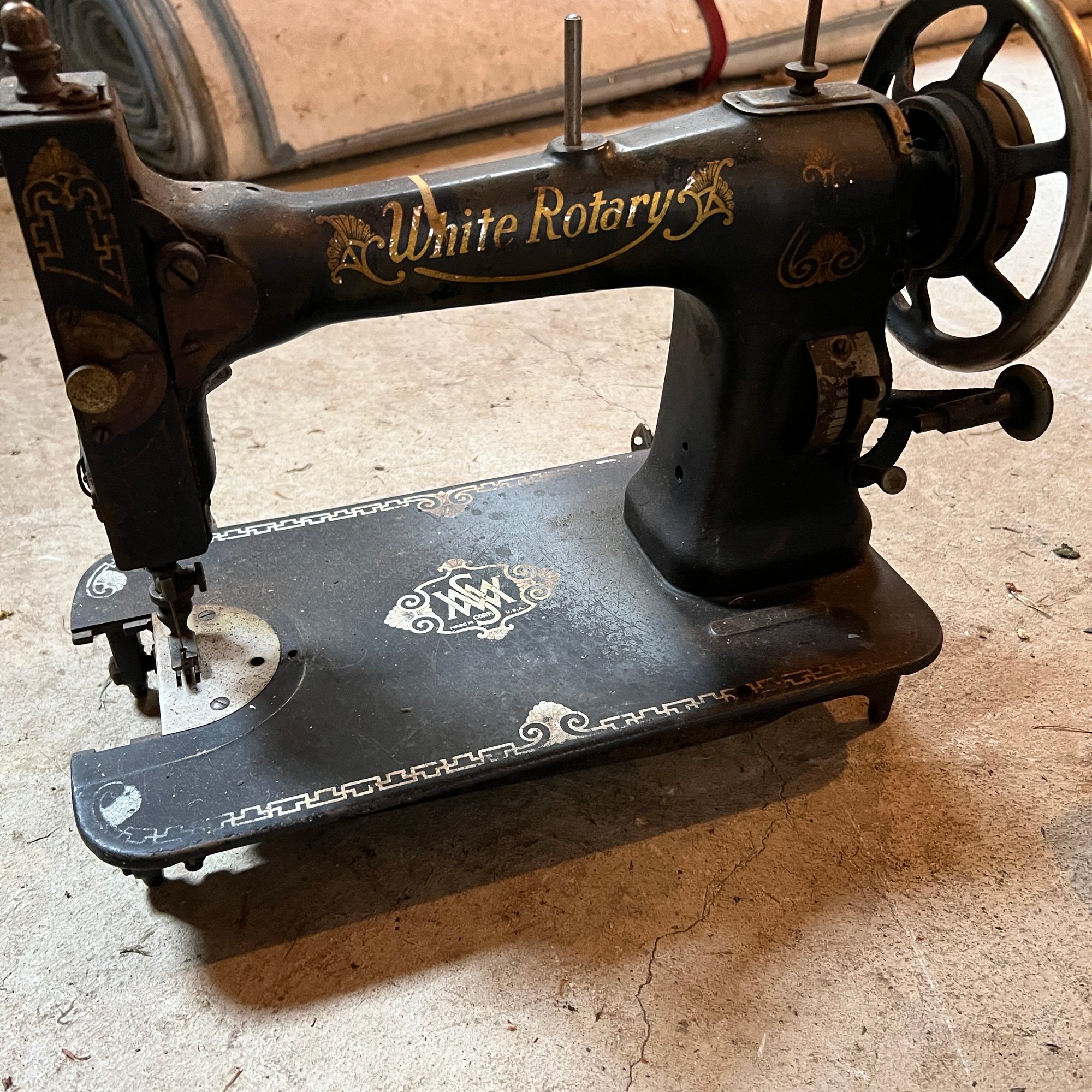 Vintage White Rotary Sewing Machine (basement) #69701 | Auctionninja.com
