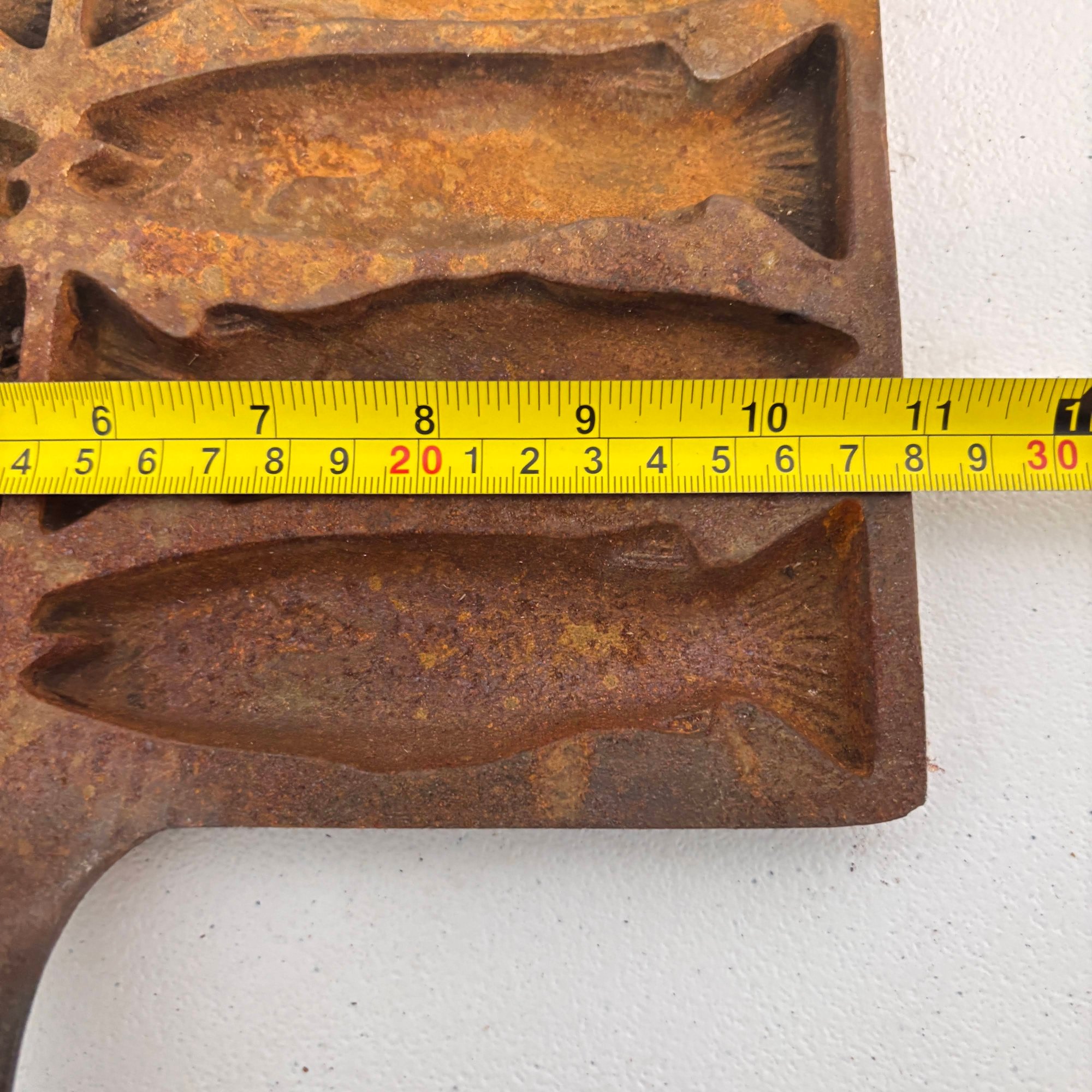 Vintage Cast Iron Griddle With Fish-Shaped Molds (MB) #119626 ...