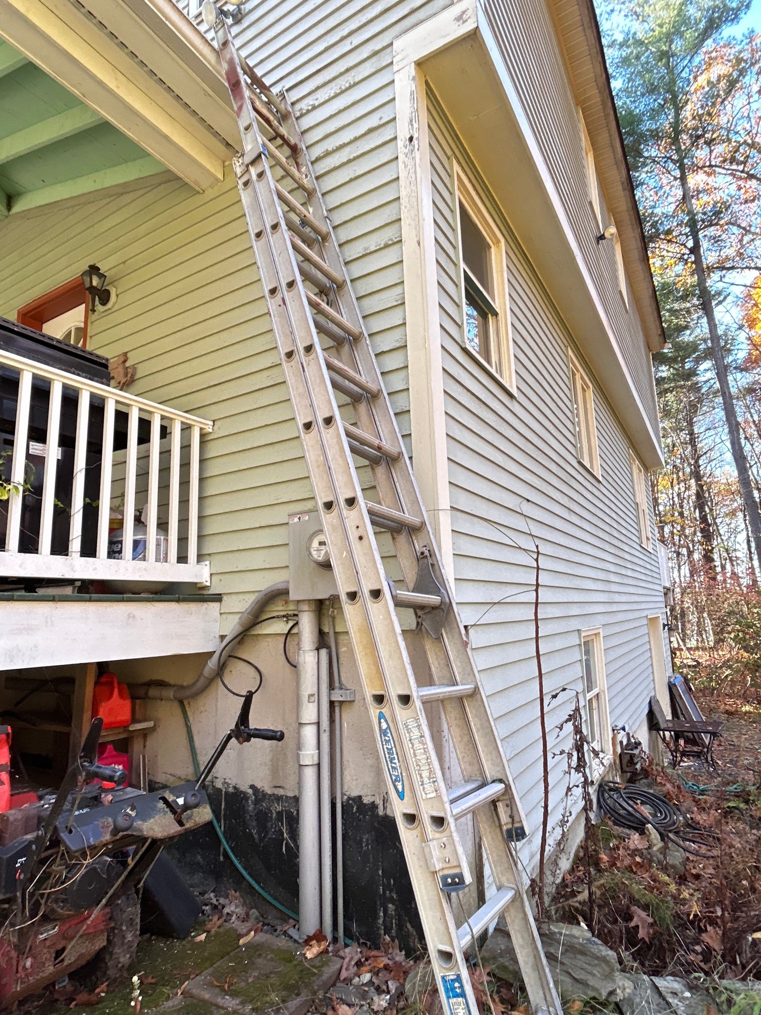 Werner Heavy Duty Extension Ladder (Yard Left) #111140 | Auctionninja.com