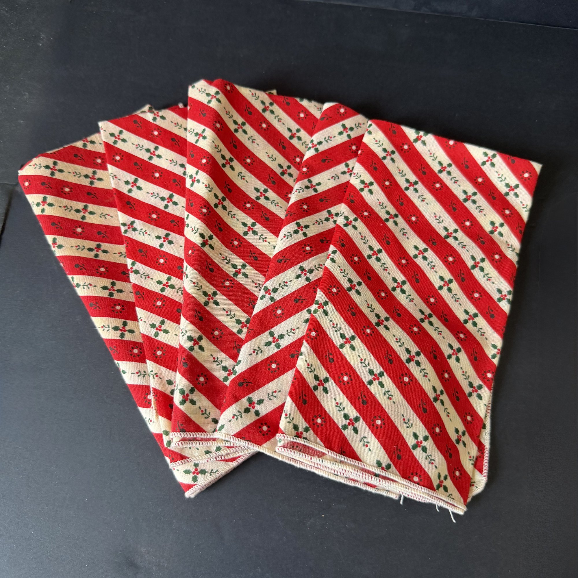 Christmas Themed Napkins, Tablecloth, Stocking And More (Upstairs ...