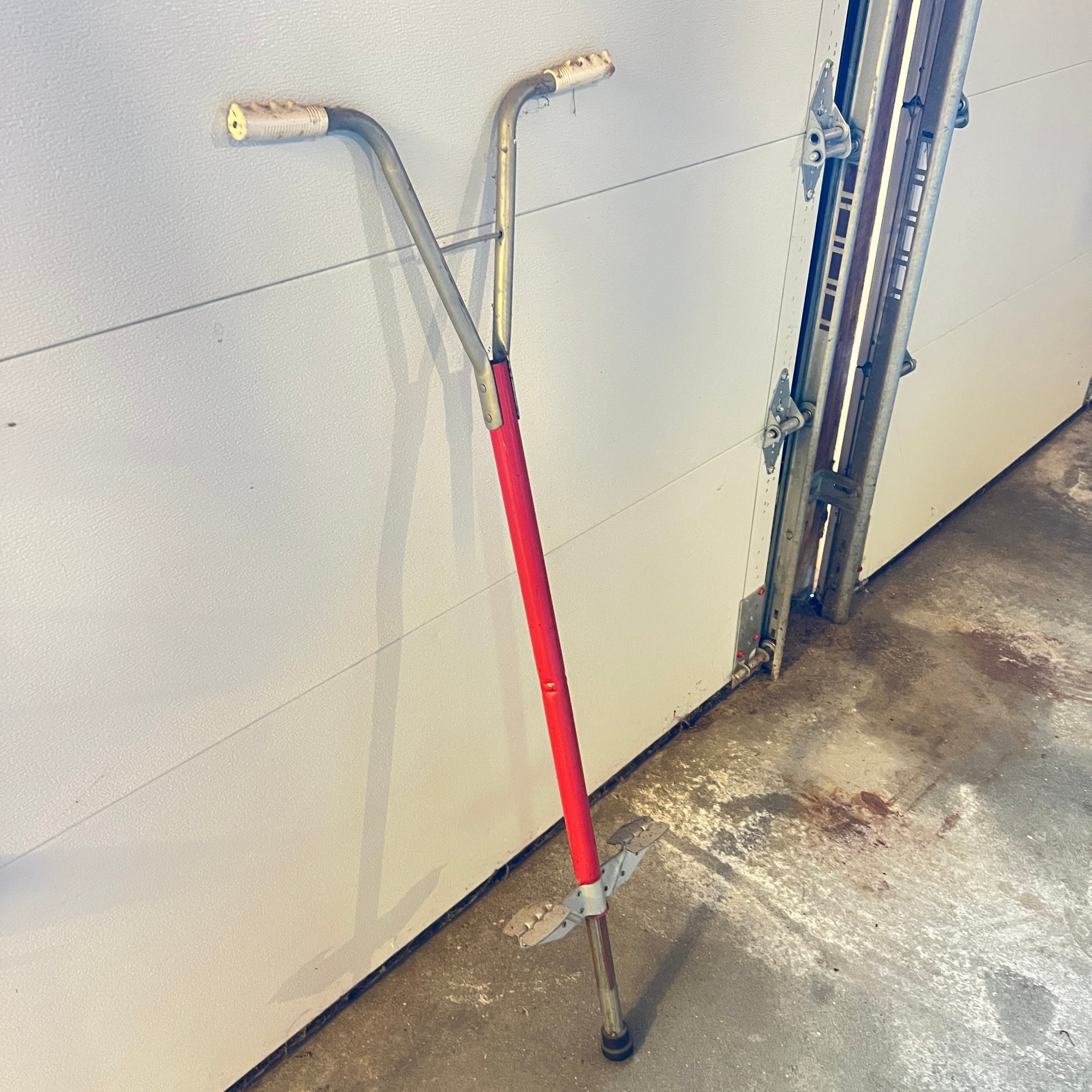 Vintage Hippity-hop Pogo Stick (Garage 1) #66681 | Auctionninja.com