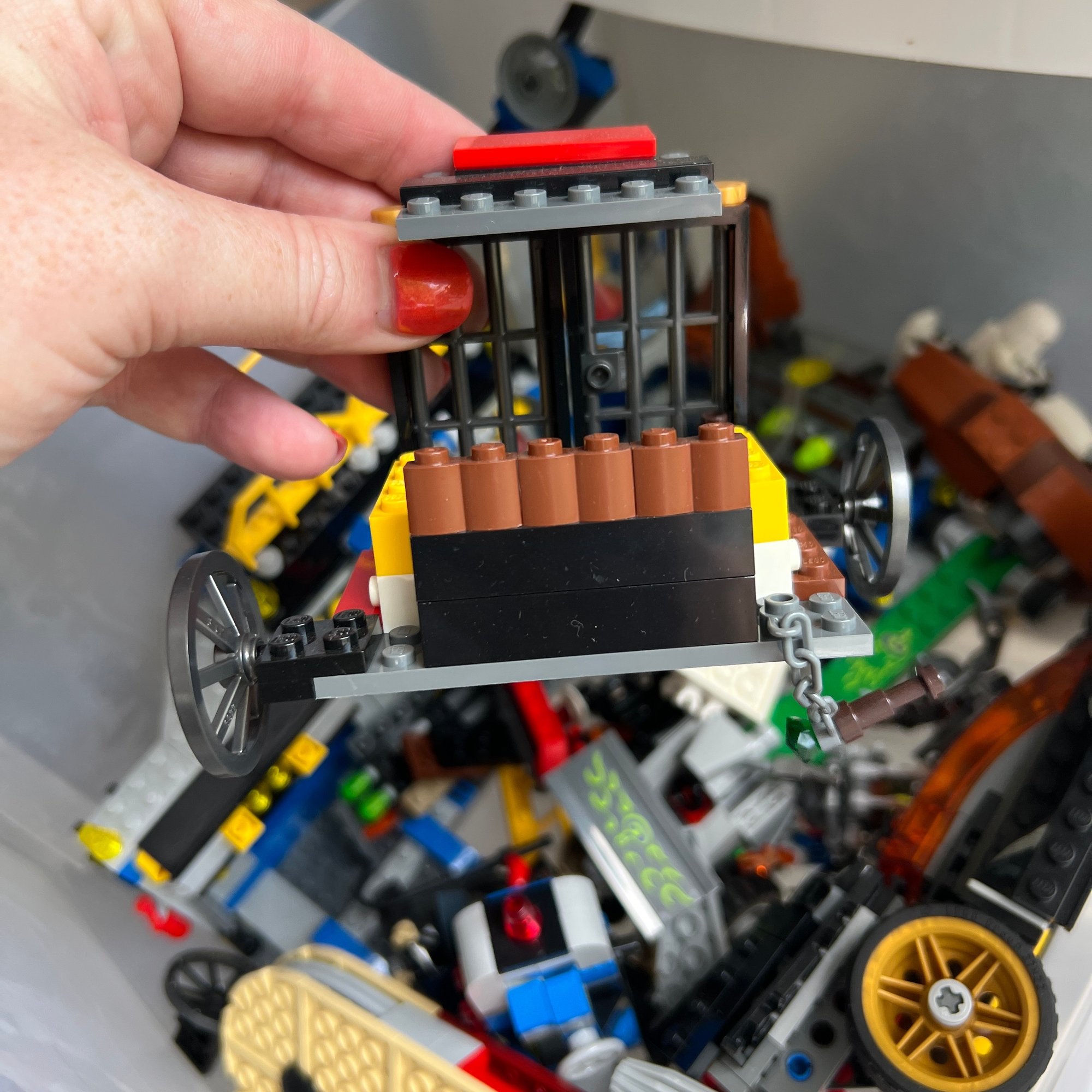 Large Lot Of LEGOS (Garage) #101250 | Auctionninja.com
