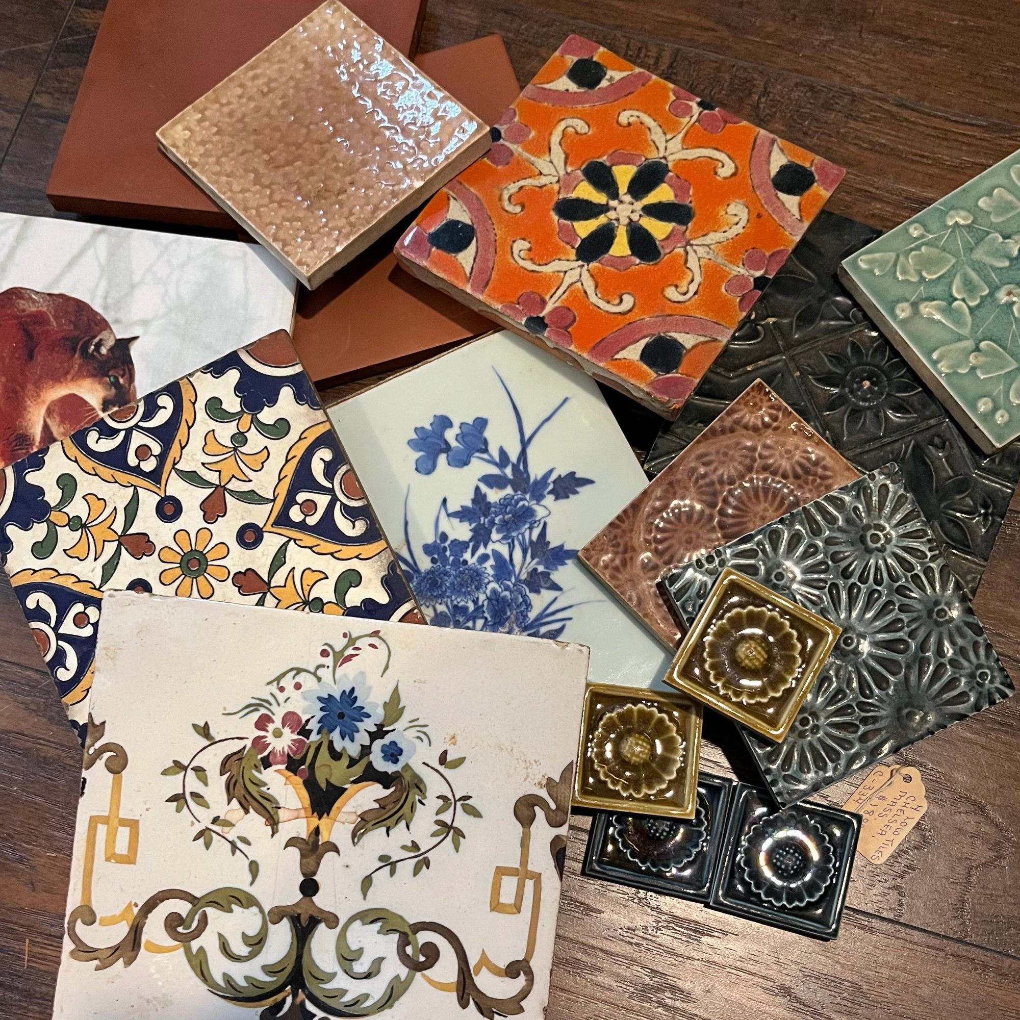 Small Lot Of Mixed Size Ceramic Tiles #114367 | Auctionninja.com