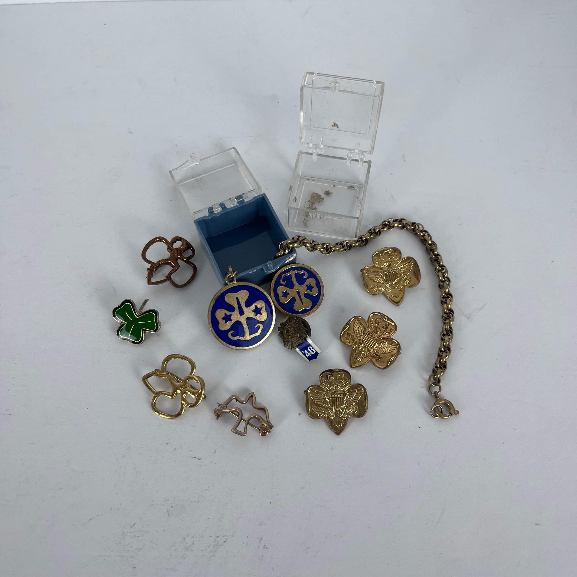 Vintage Girl Scouts Pins/Badges (MY) #124095 | Auctionninja.com