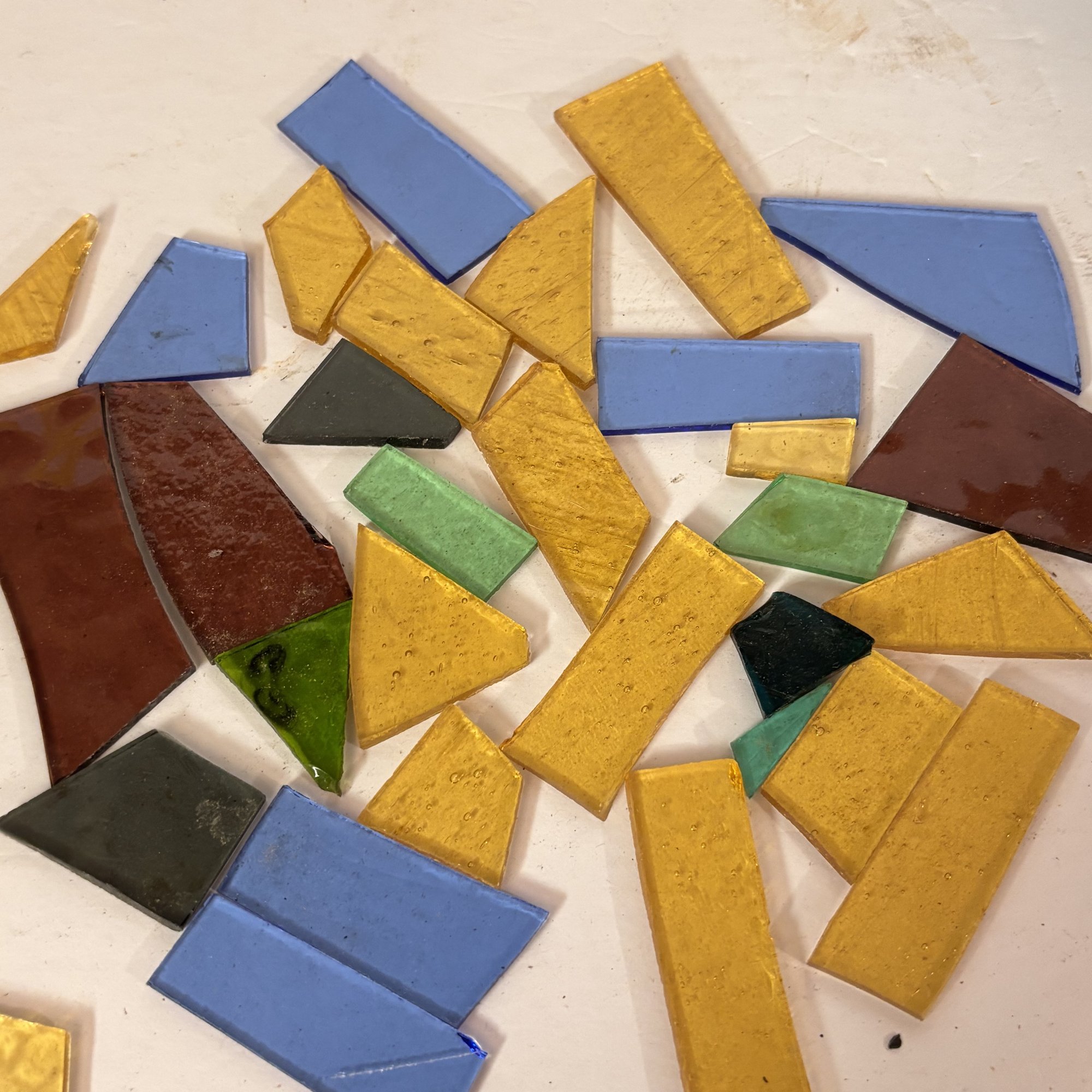 Metal Mandala-patterned Tin Of Assorted Colored Glass Pieces For Stained Glass Crafting (BSMT ...