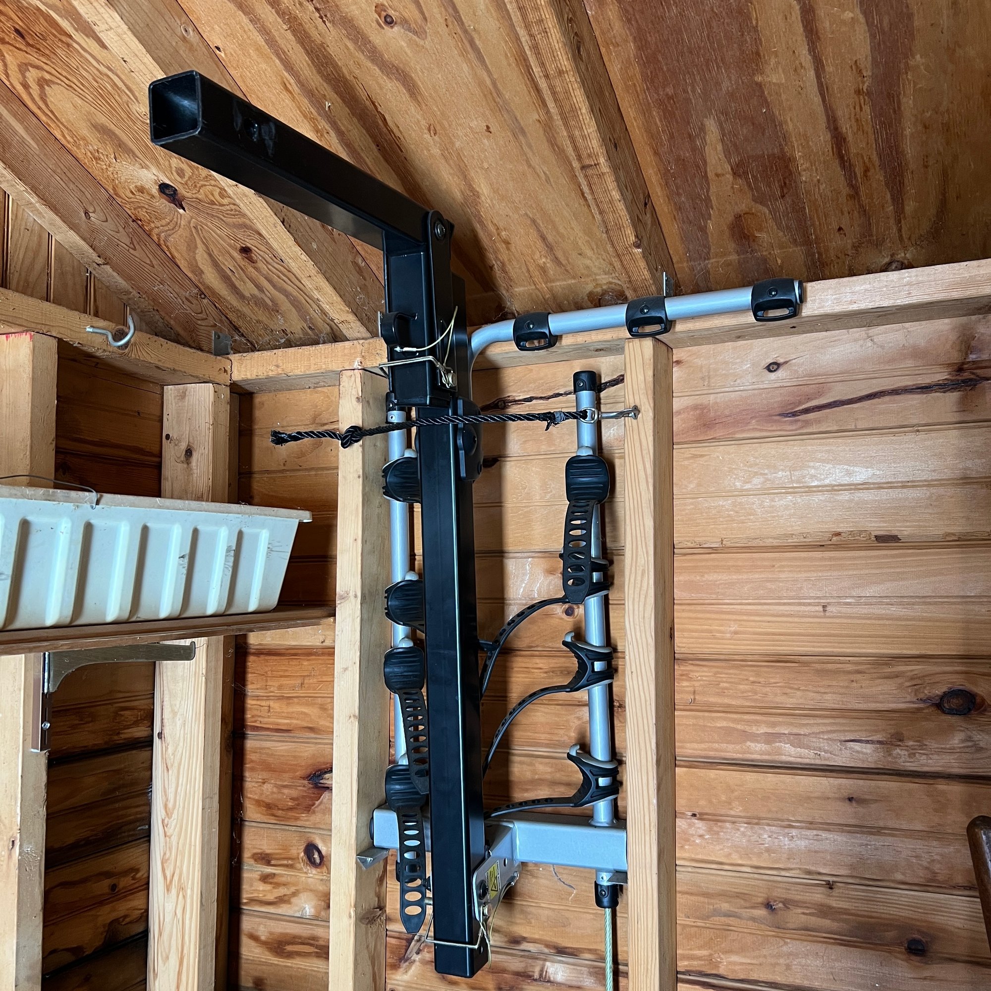 Thule Hitch Mount Bike Rack (Shed) #80970 | Auctionninja.com