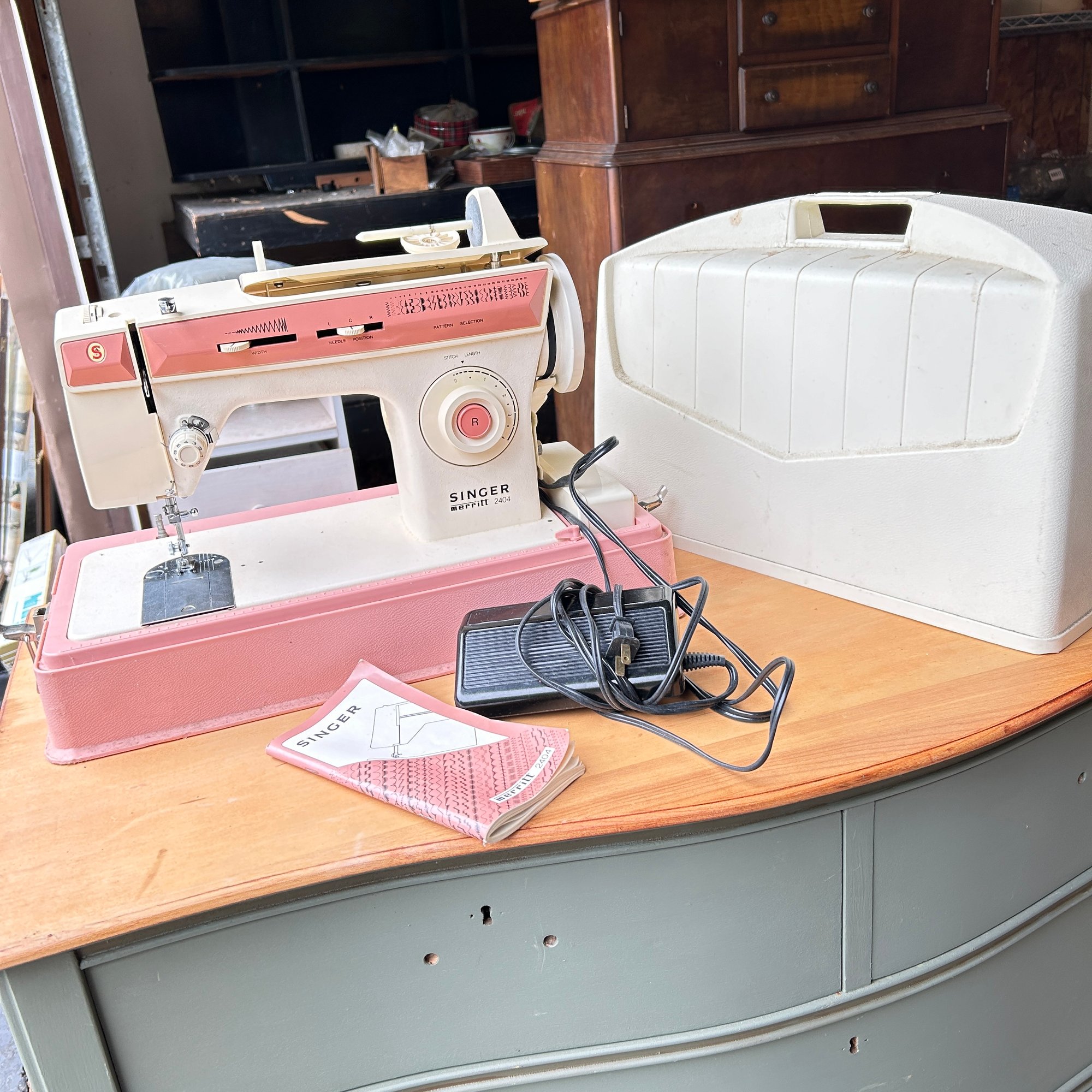 Singer Merritt 2404 Sewing Machine With Case (garage) #69521 ...