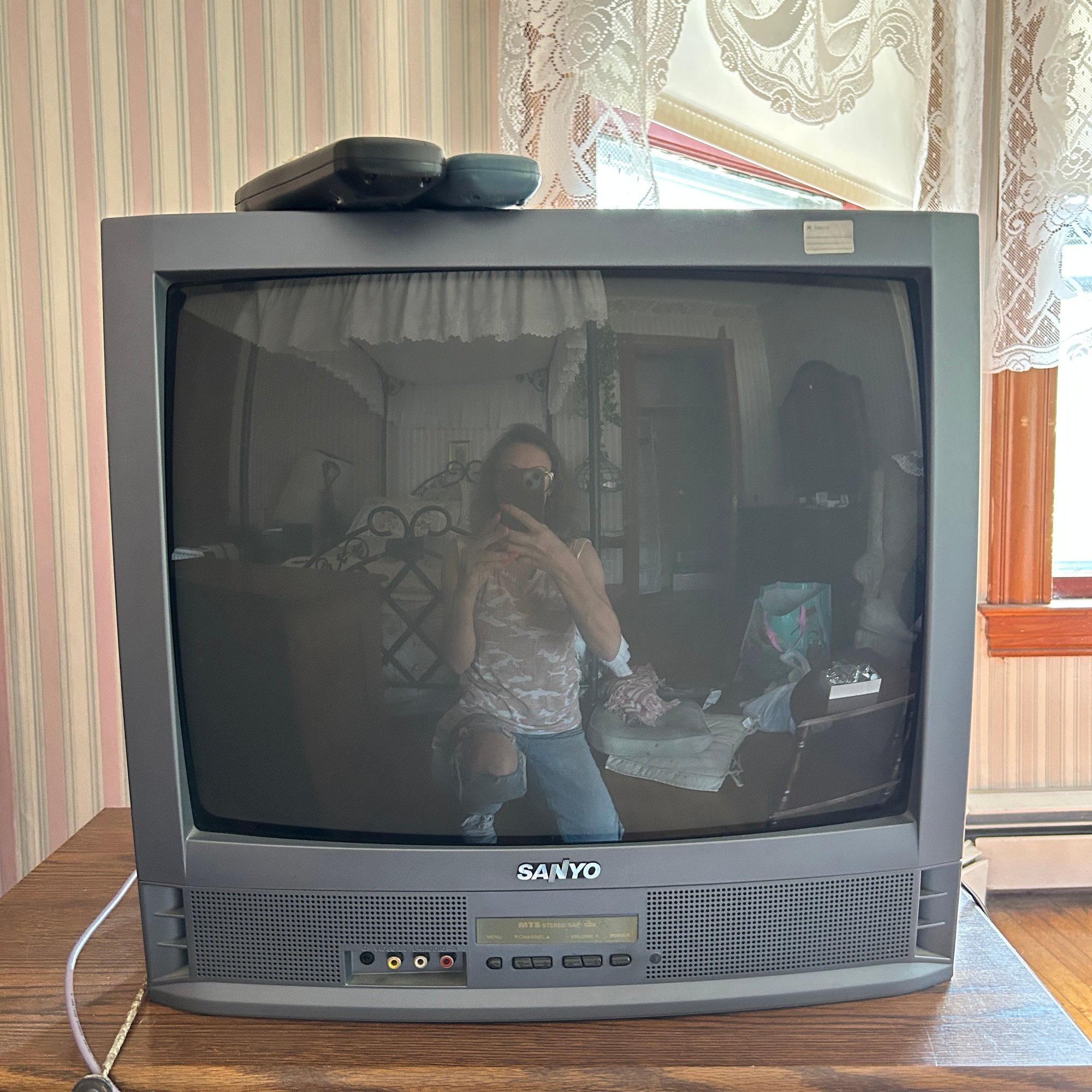 SANYO TV With Remotes (B1) #65409 | Auctionninja.com