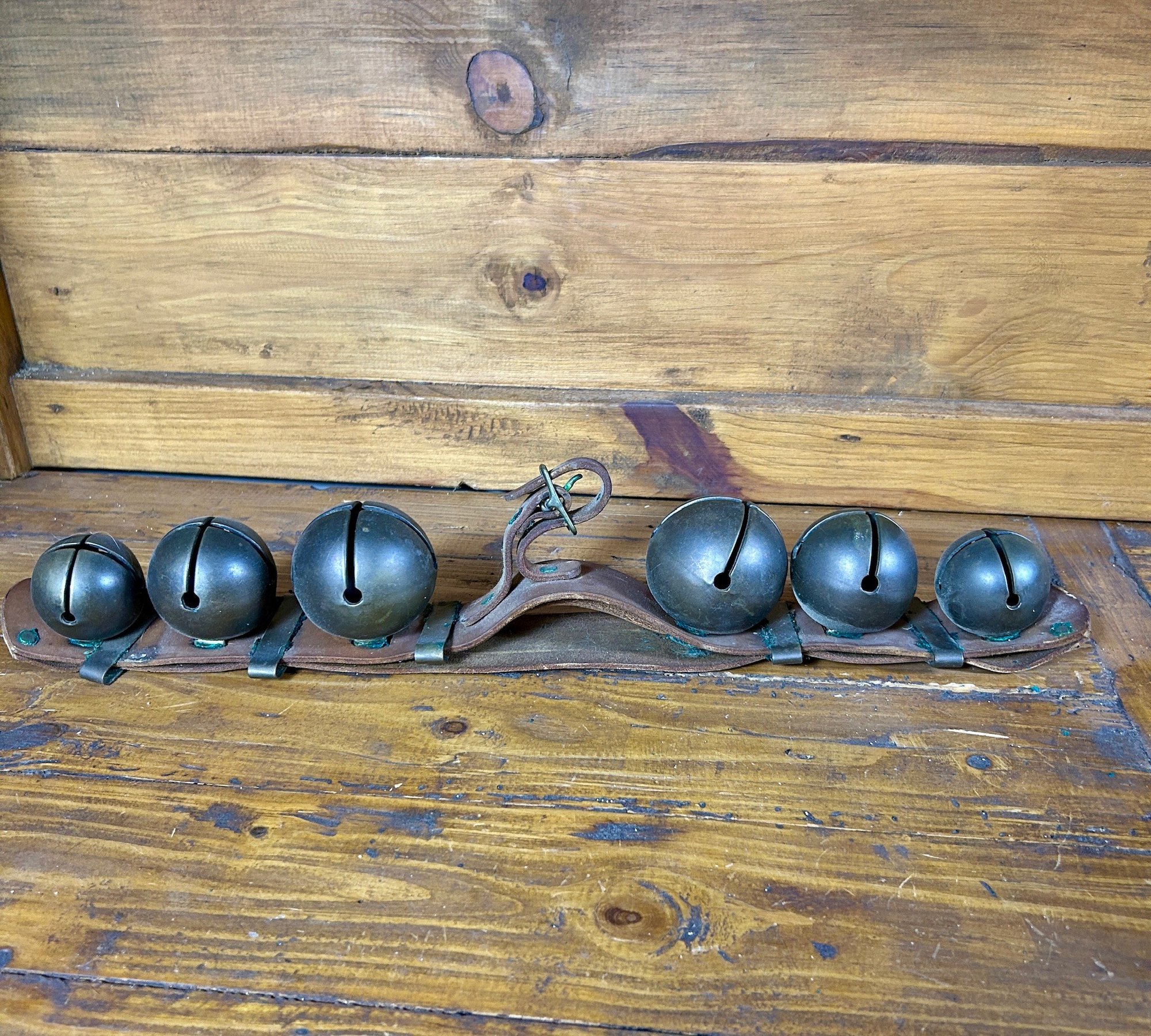 Antique Bells (FR) #109906 | Auctionninja.com