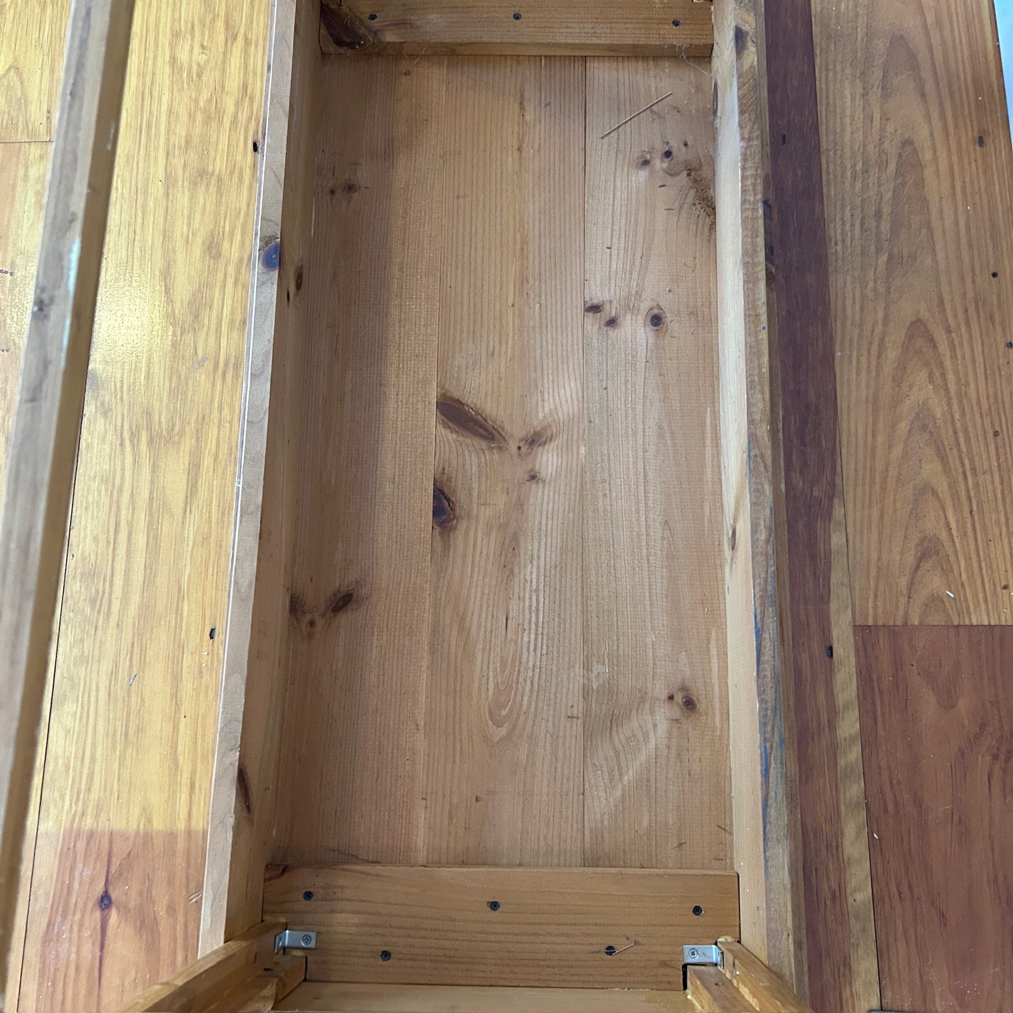 Rustic Pine Console Table (LR) #117368 | Auctionninja.com