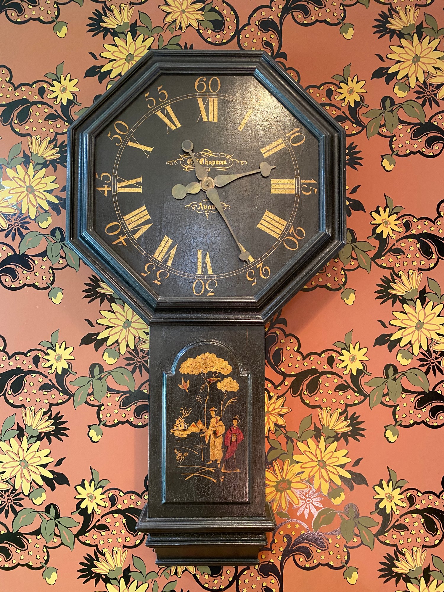 VINTAGE DECORATIVE CHAPMAN OCTAGONAL WALL CLOCK #11750 | Auctionninja.com