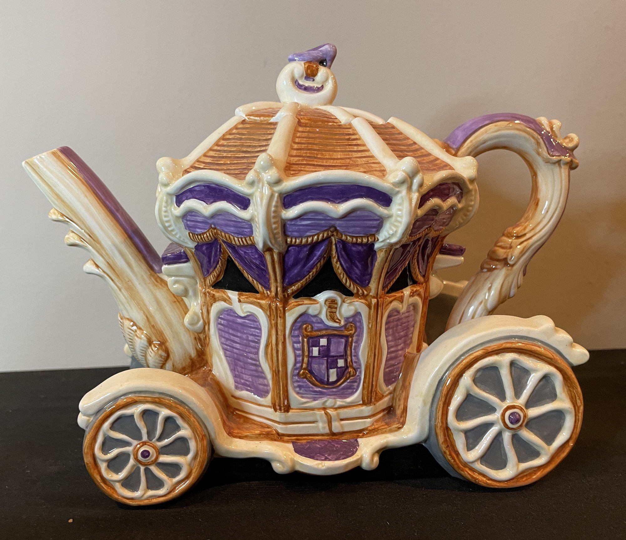 VINTAGE DEPT 56 RETIRED CINDERELLA'S COACH TEAPOT #12901 | Auctionninja.com
