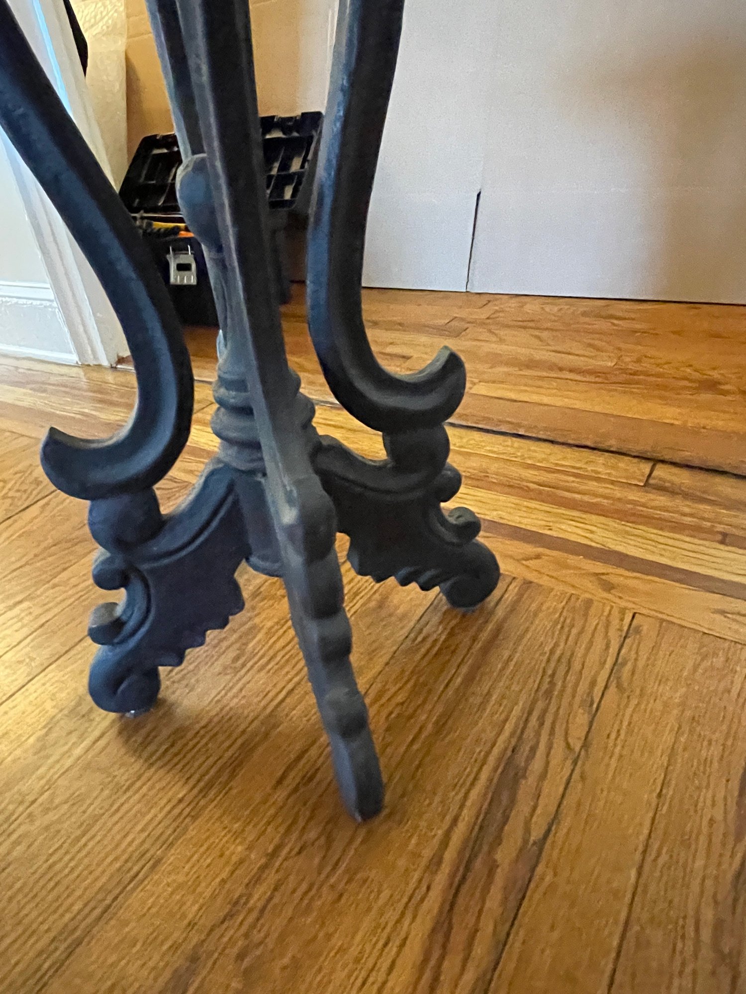 Arhaus "Merle" Cottage Style End Table #19781 | Auctionninja.com