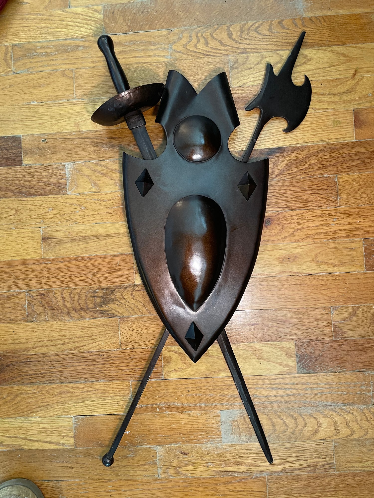 MEDIEVAL WEAPONS AND SHIELD PLAQUE WALL ART #12194 | Auctionninja.com
