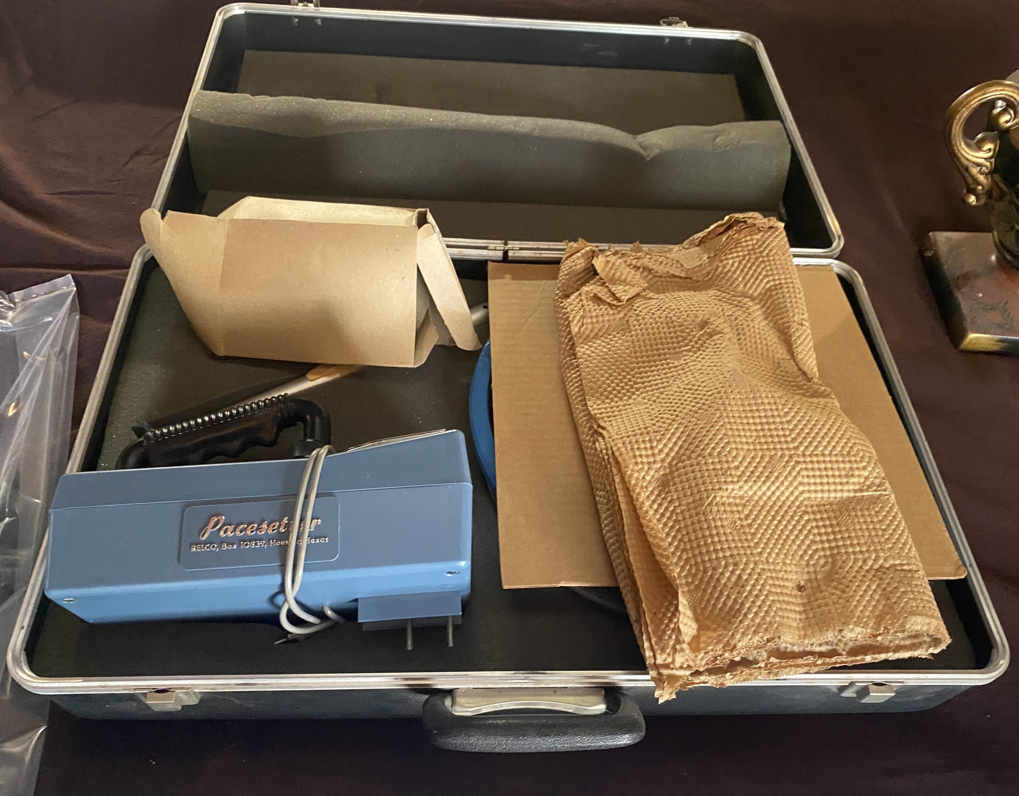 VINTAGE RELCO PACESETTER METAL DETECTOR WITH CASE #12694 | Auctionninja.com