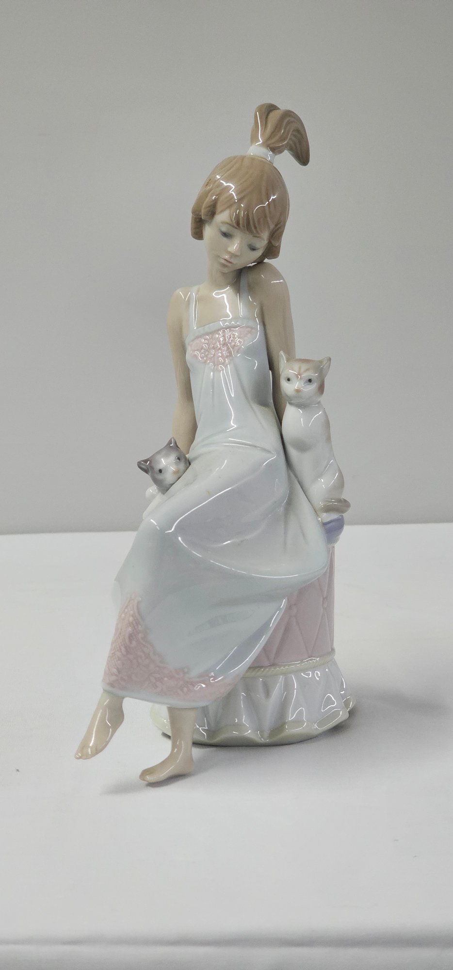 BNH Lladro "Bedtime" Porcelain Figurine #38516 | Auctionninja.com