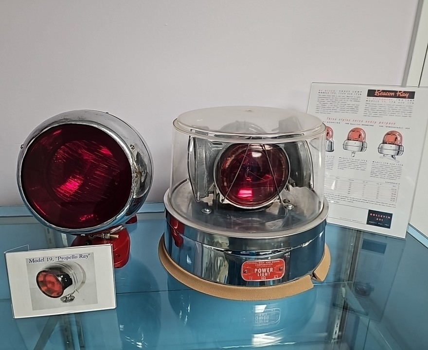 R8 Vintage Federal Sign And Signal Power Light With A Propello Ray ...