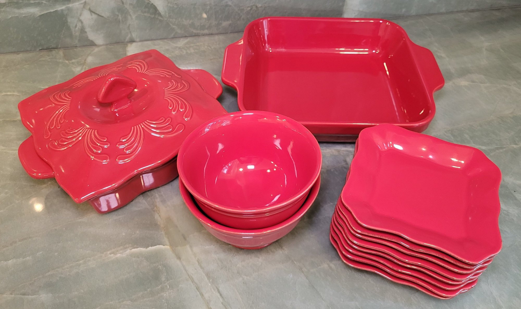 R7 Red Emile Henry French Baking Dish, Chantal Baking Dish With Lid ...