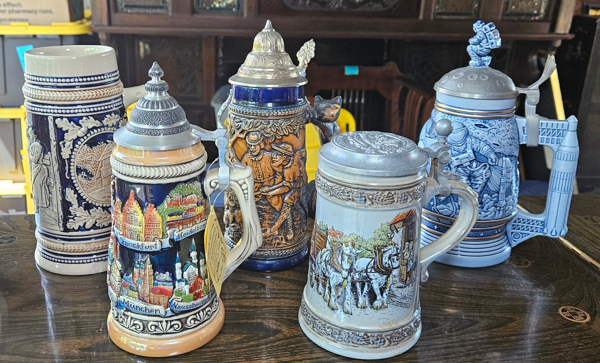R0 Collection Of Steins & Mugs, Various Sizes And Styles, Packed Up In ...