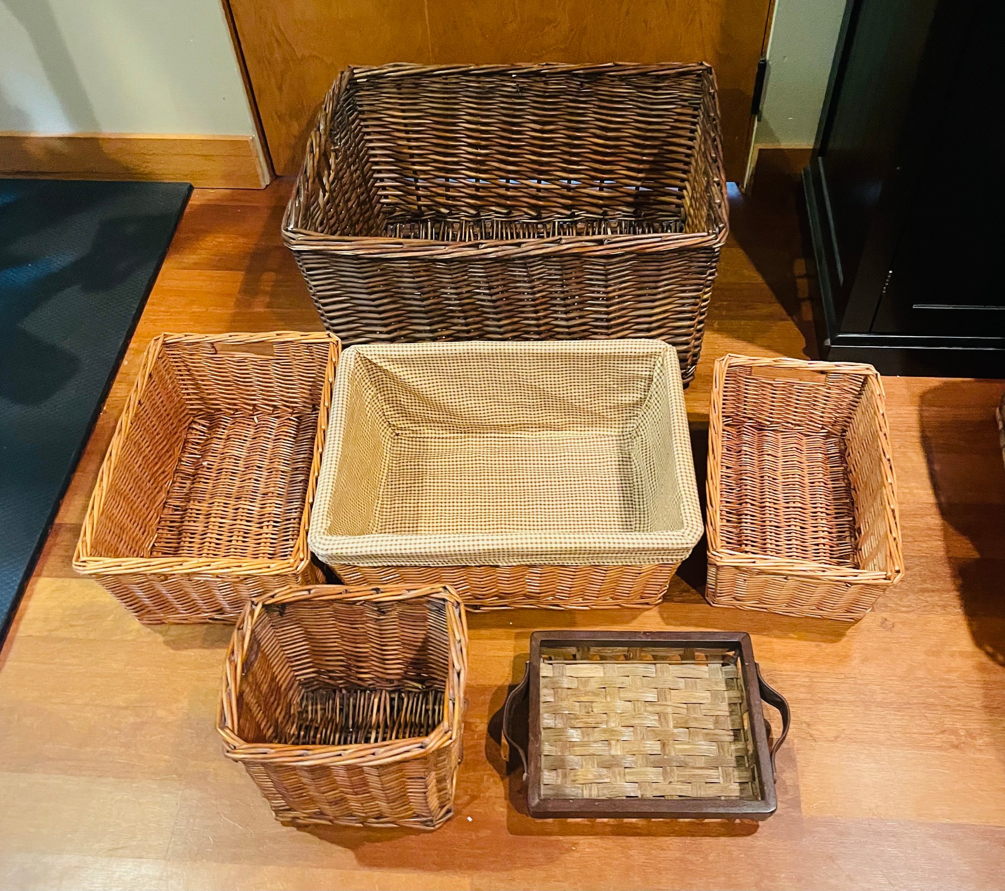 R3 Collection Of Six Varied Baskets #43308 | Auctionninja.com