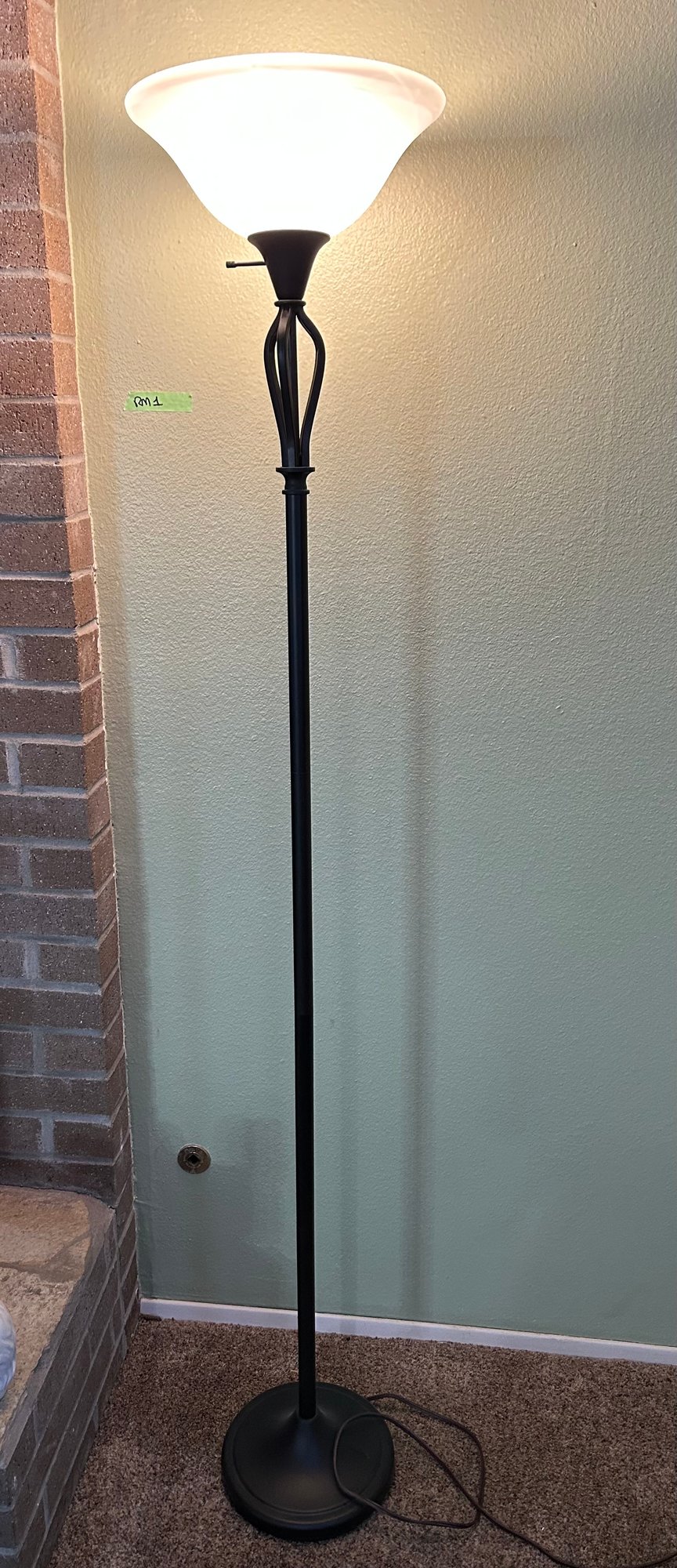 R1 6ft Lamp #44512 | Auctionninja.com