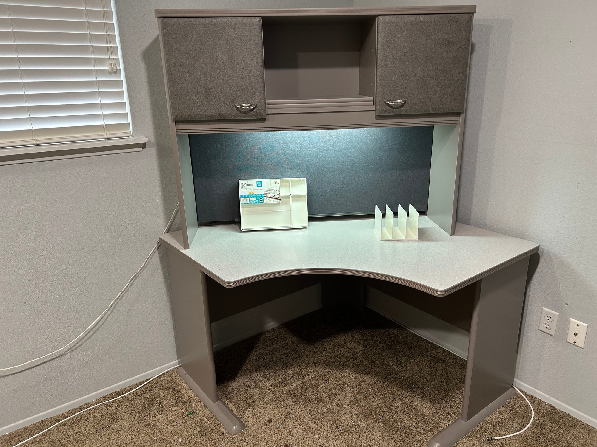 R5 Gray Computer Desk With Light And Two Desk Organizers #44514 ...