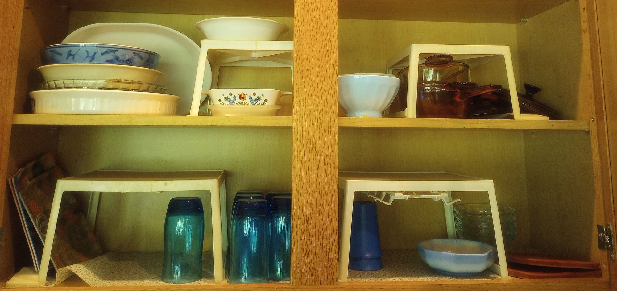 R2 Blue Glasses, Shelf Risers, And Baking Pans #58294 | Auctionninja.com
