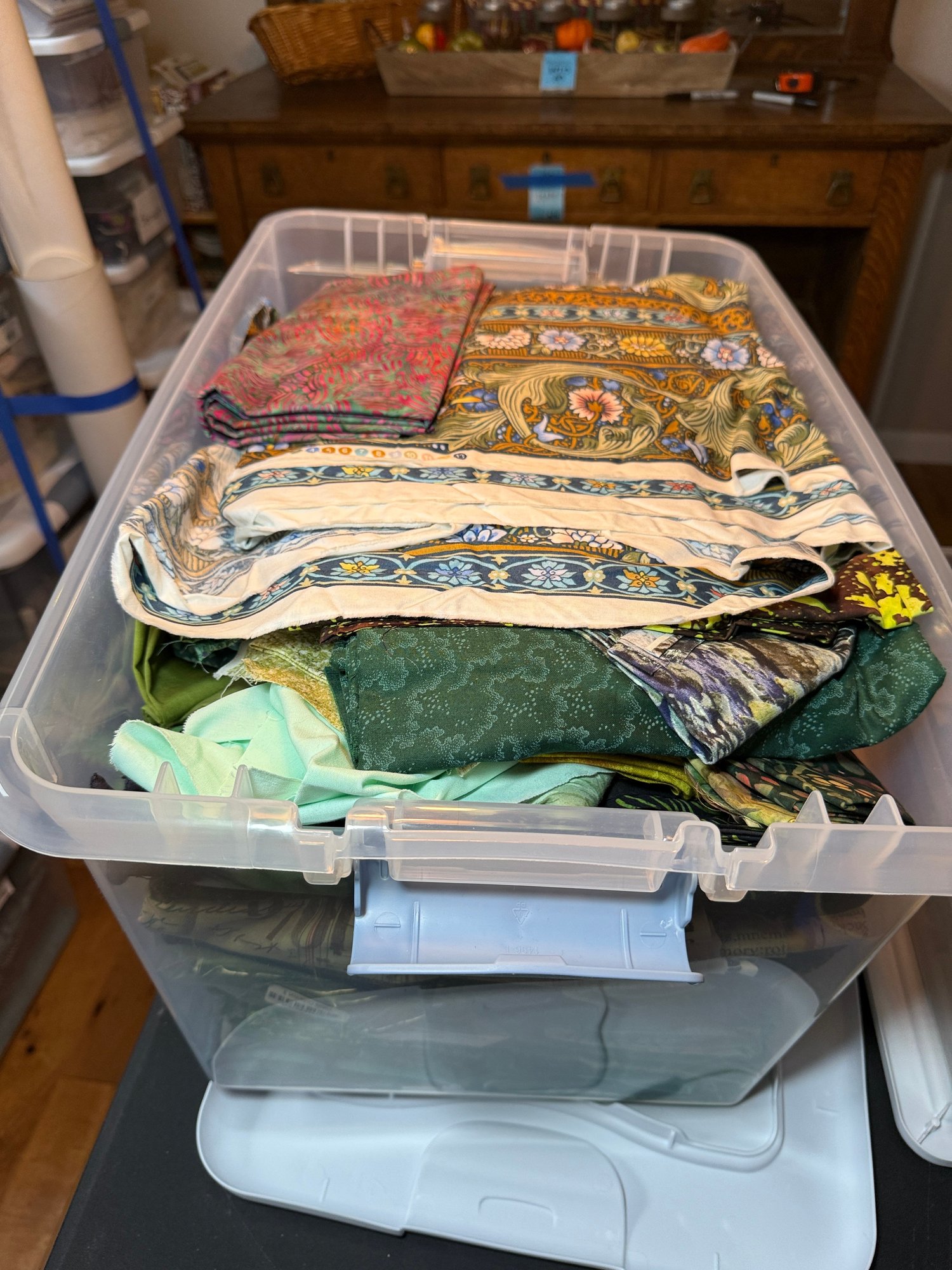 R4 Craft Supplies Including Fabric, Embroidery Thread, Craft Kits, Art ...