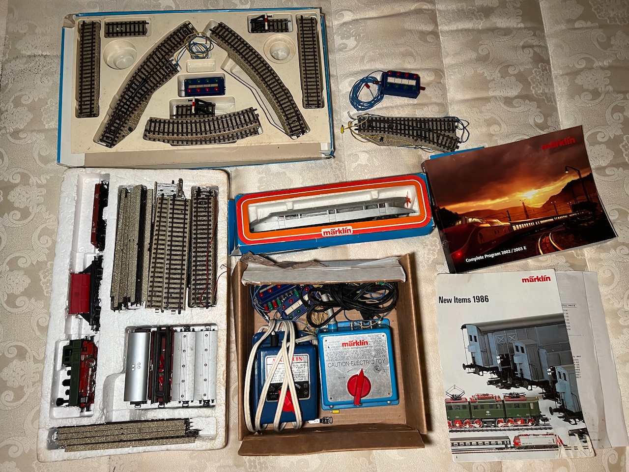 R7 Marklin Train Set. Tracks, Controllers And Other Accessories. Please See Photos For More ...