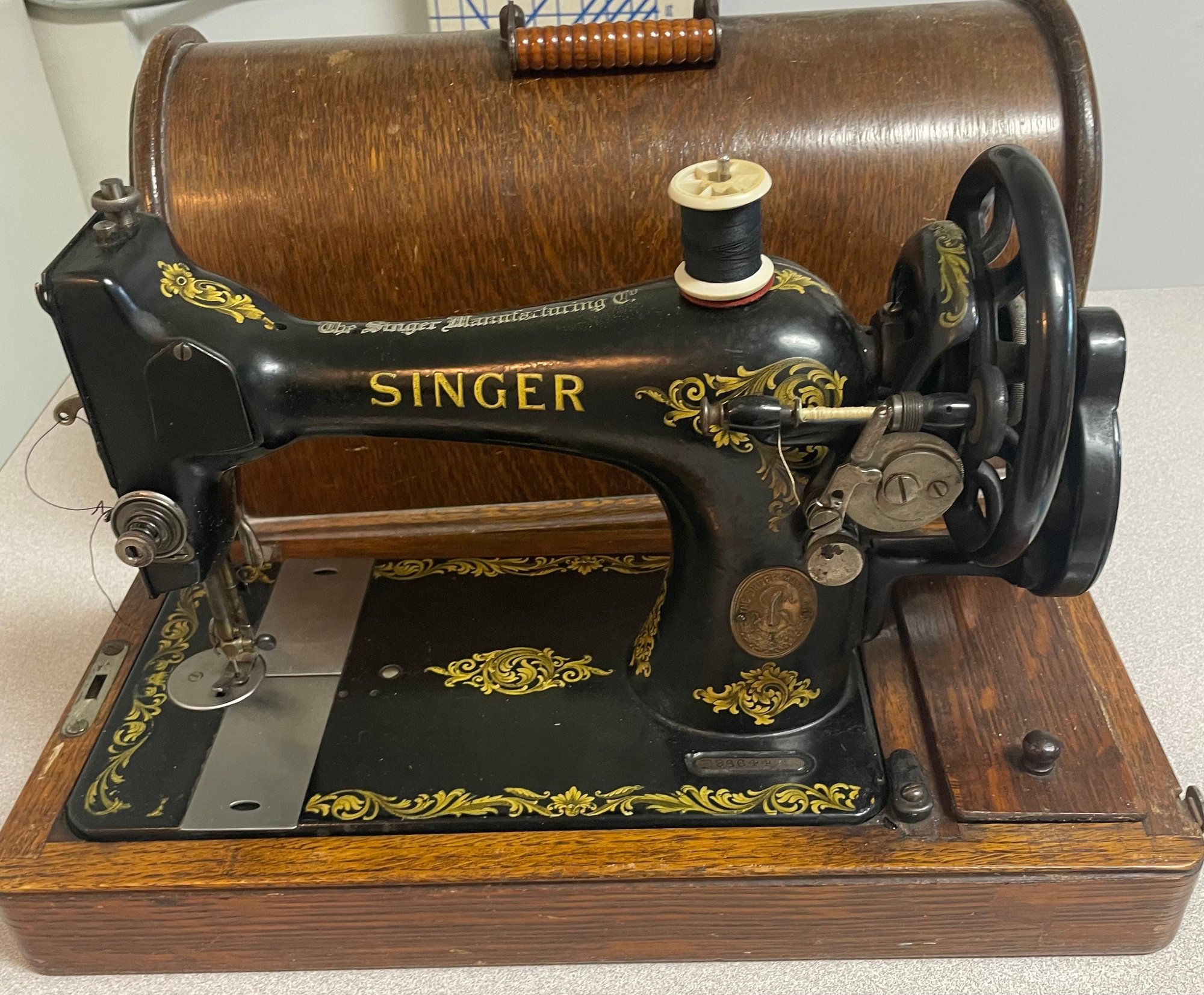 R14 Antique Singer Sewing Machine Model 128 K #44440 | Auctionninja.com