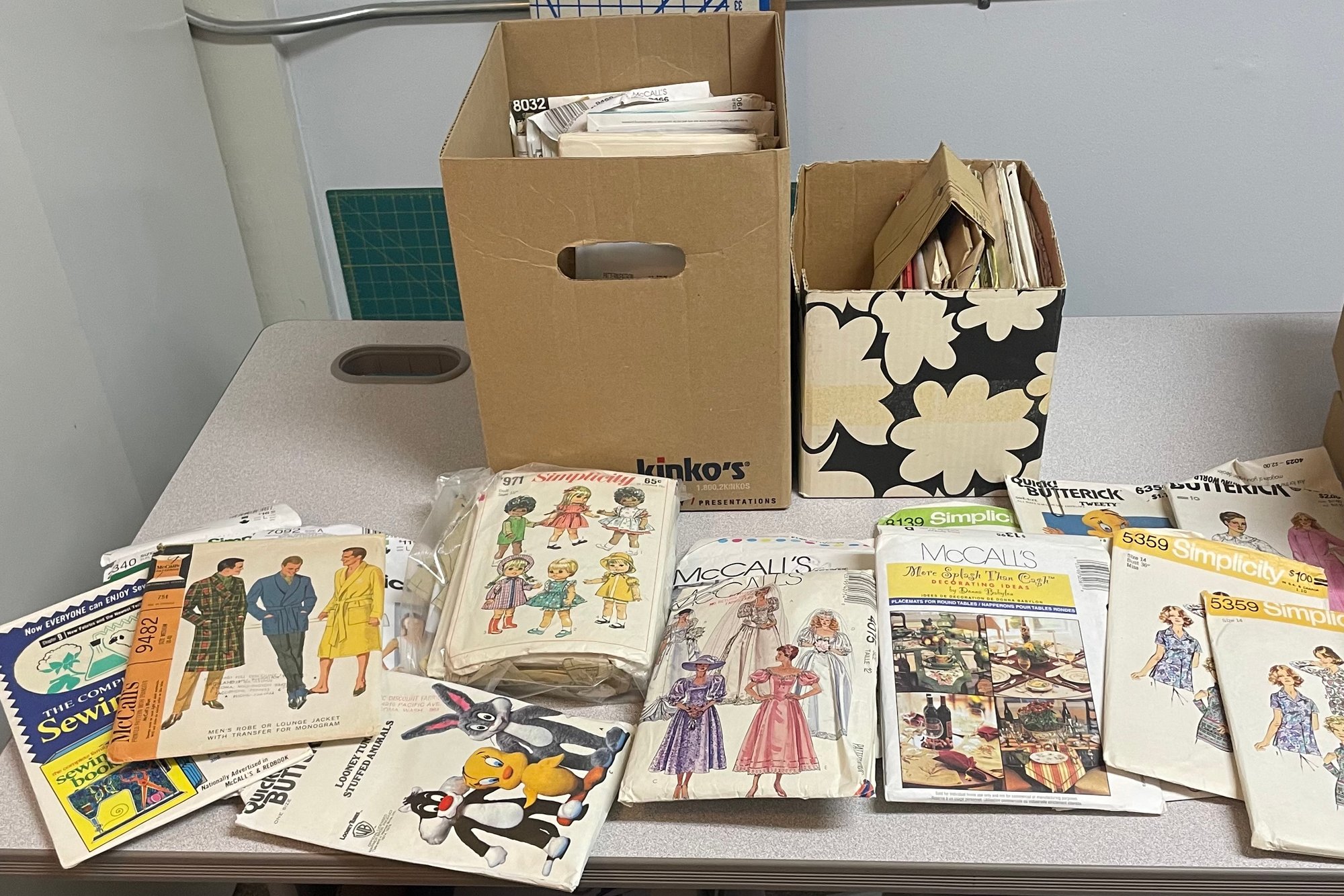 R14 Two Small Boxes Of Patterns, Many Used #44441 | Auctionninja.com