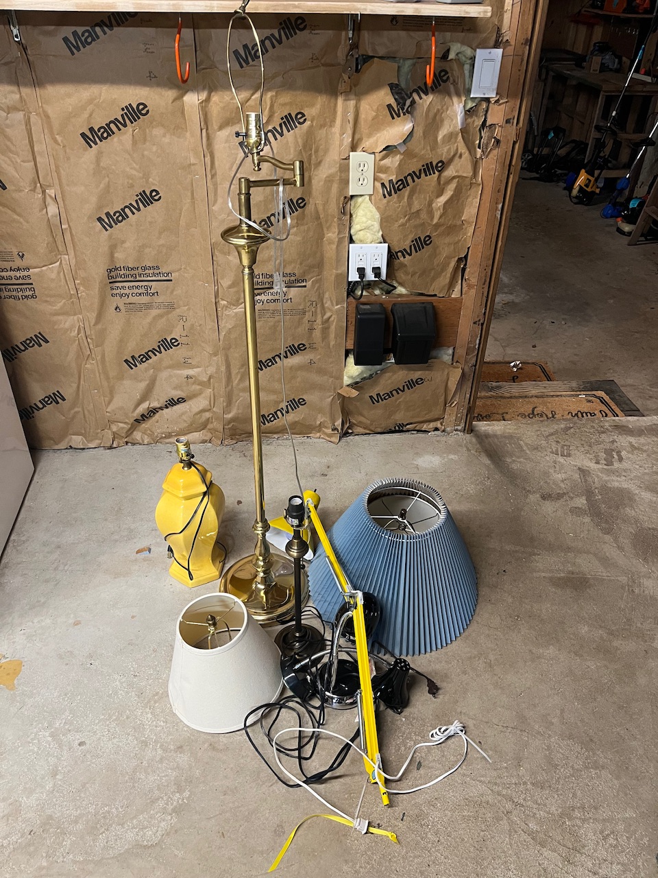 R10 Assorted Lamp Parts, Shades, Office Lamps, Desk Lamps #48583 ...