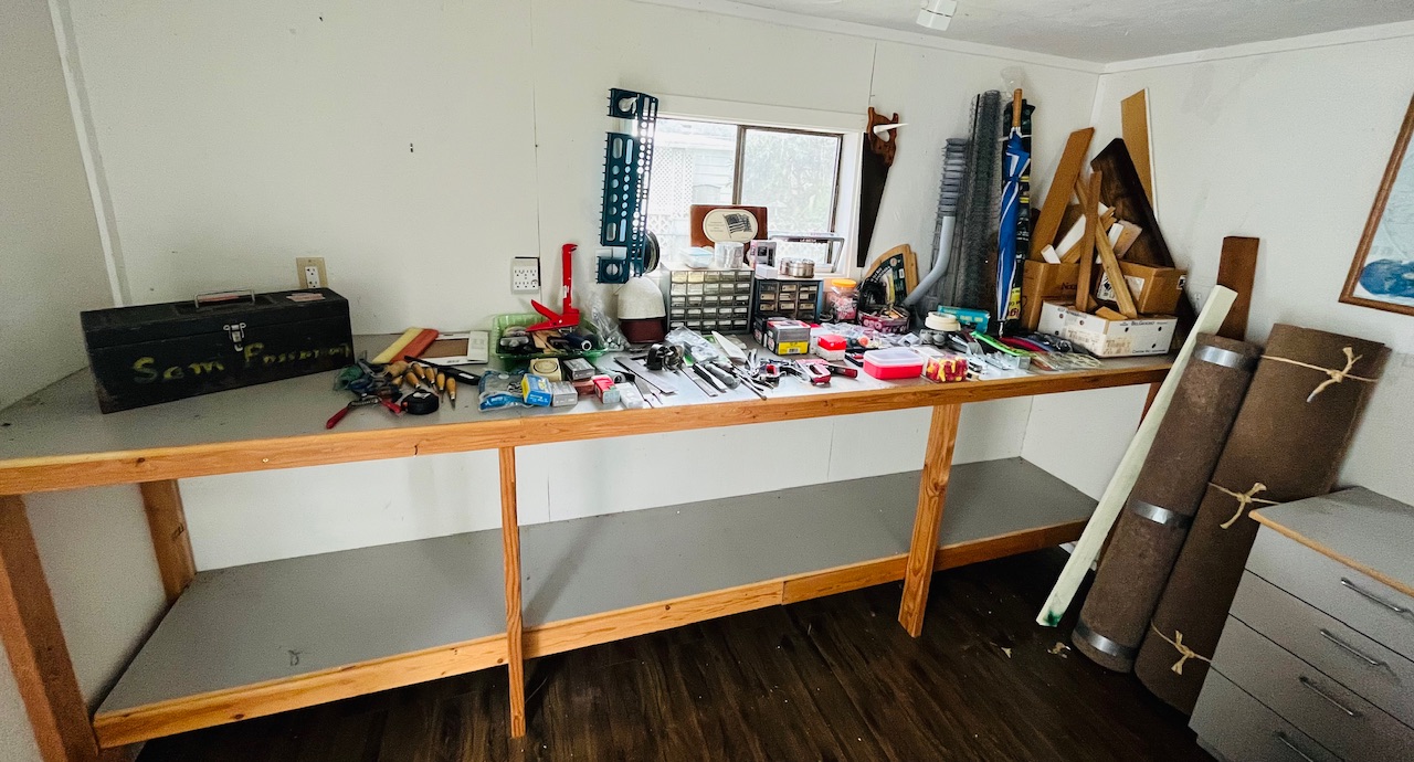 S1 Huge Garage Items/tool Lot Saw, Tool Box, Carpet, Wood, Chicken Wire ...