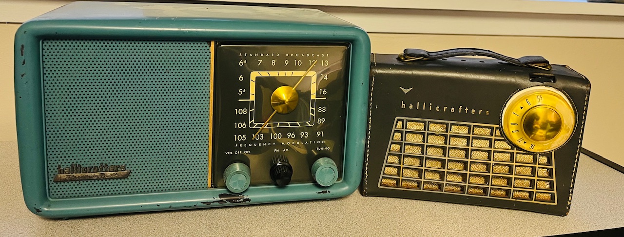 R13 Two Vintage Hallicrafters Radios #44549 | Auctionninja.com