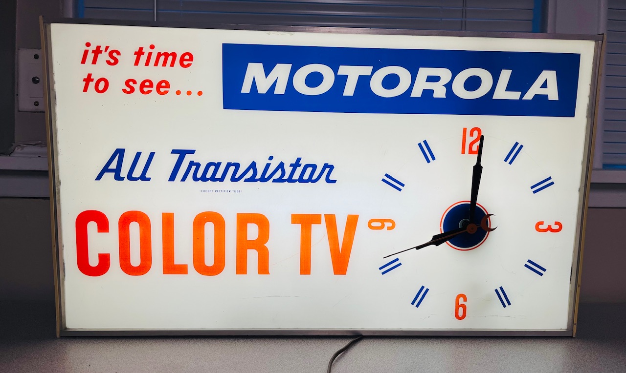 R13 Vintage Motorola Advertisement All Transistor Color TV Clock ...