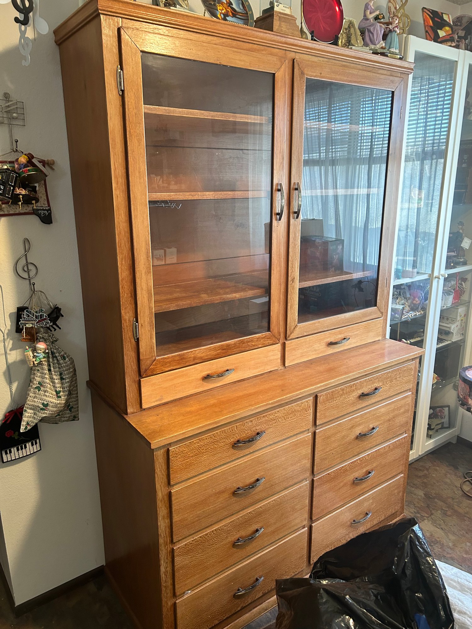 R4 6ft 3in Tall Wooden Hutch #37550 | Auctionninja.com