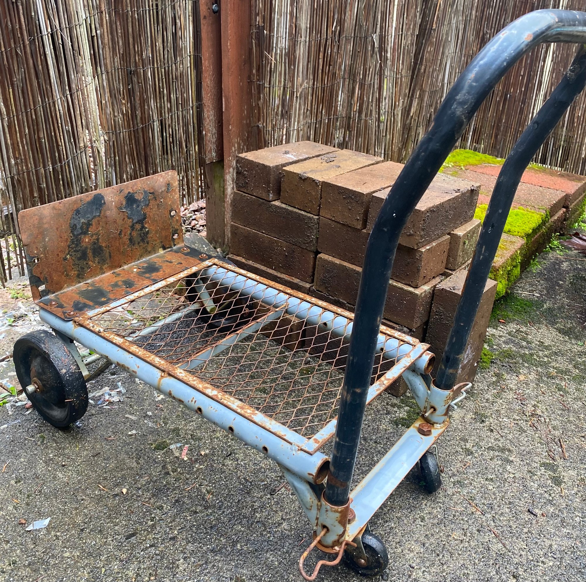 RM00 Lot To Include Bricks And Small Carrying Cart #29034 ...