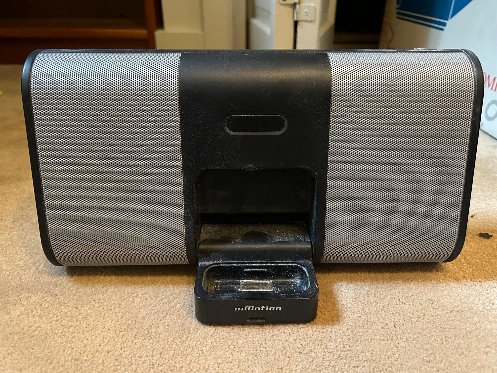 R8 InMotion Altec Lansing Portable Speaker System For Ipod One Of Two ...