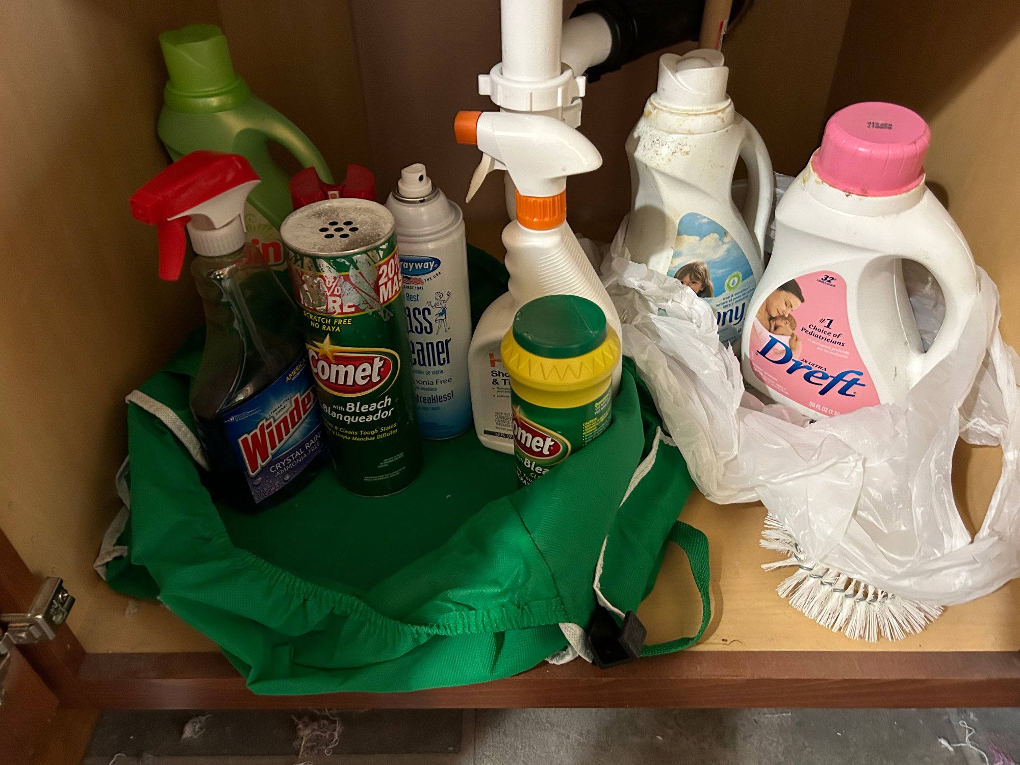 R7 Laundry Lot To Include, Miscellaneous Cleaning Supplies And Laundry ...