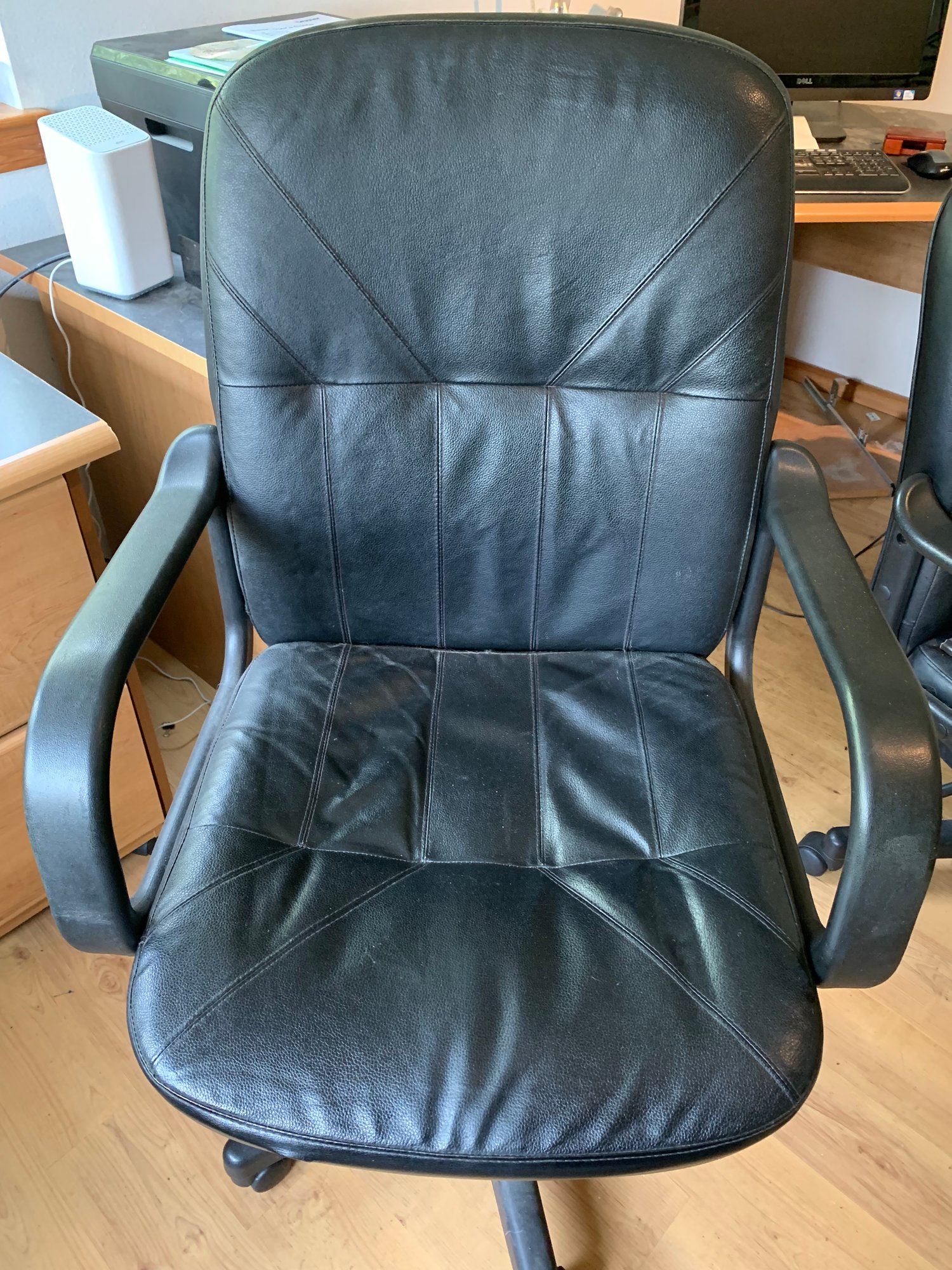 R7 Rolling Office Chair, Dell Computer Screen, Logitech Ball Mouse ...