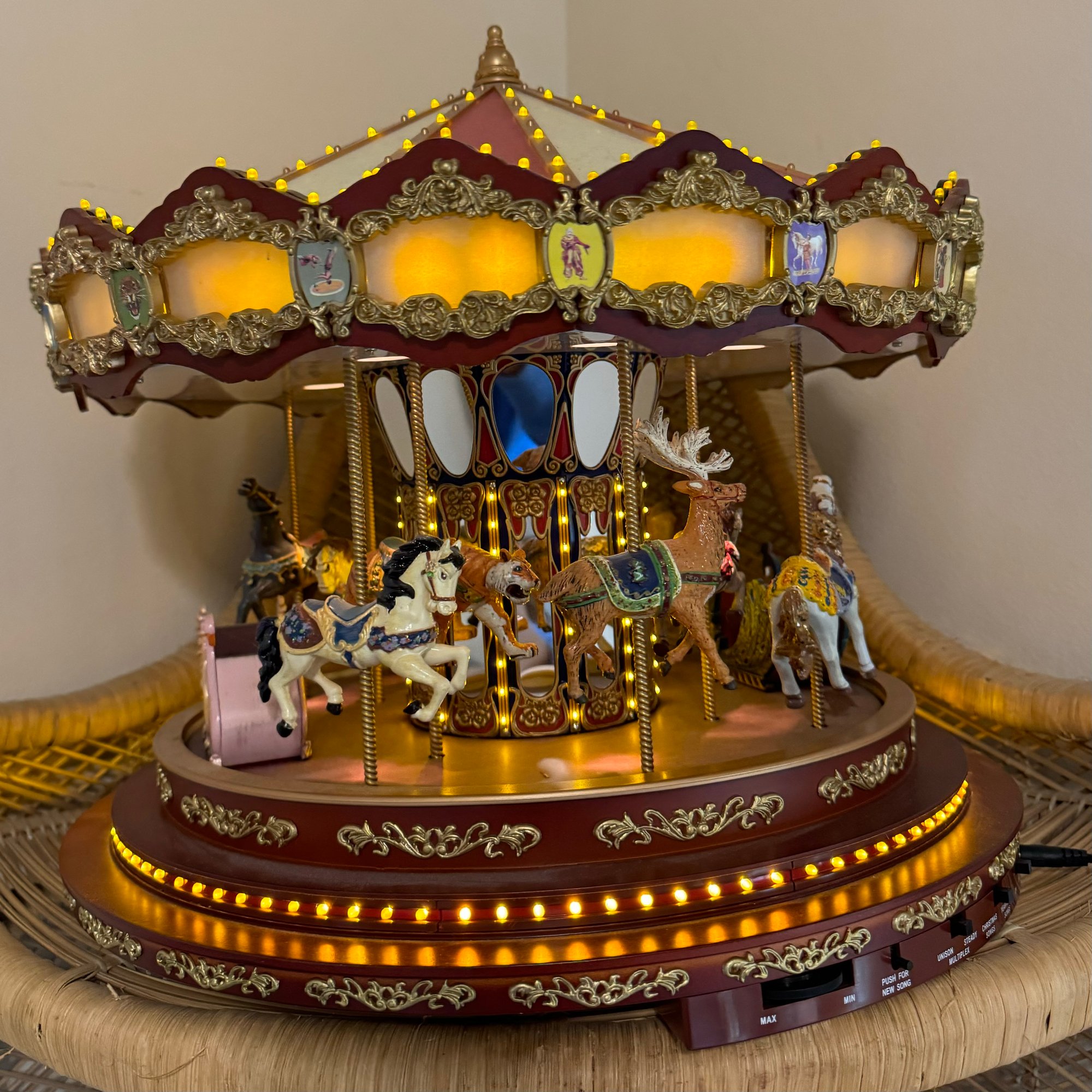 R8 Mini Carrousel With Music In Working Conditions #40961 ...