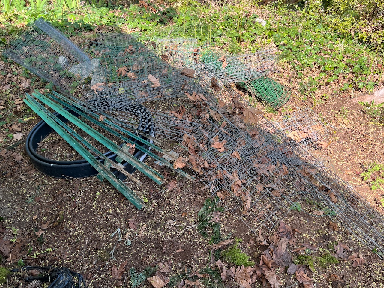 R00 Metal Temporary Fencing Posts, Wire Tomato Cages, And Wire Fencing ...